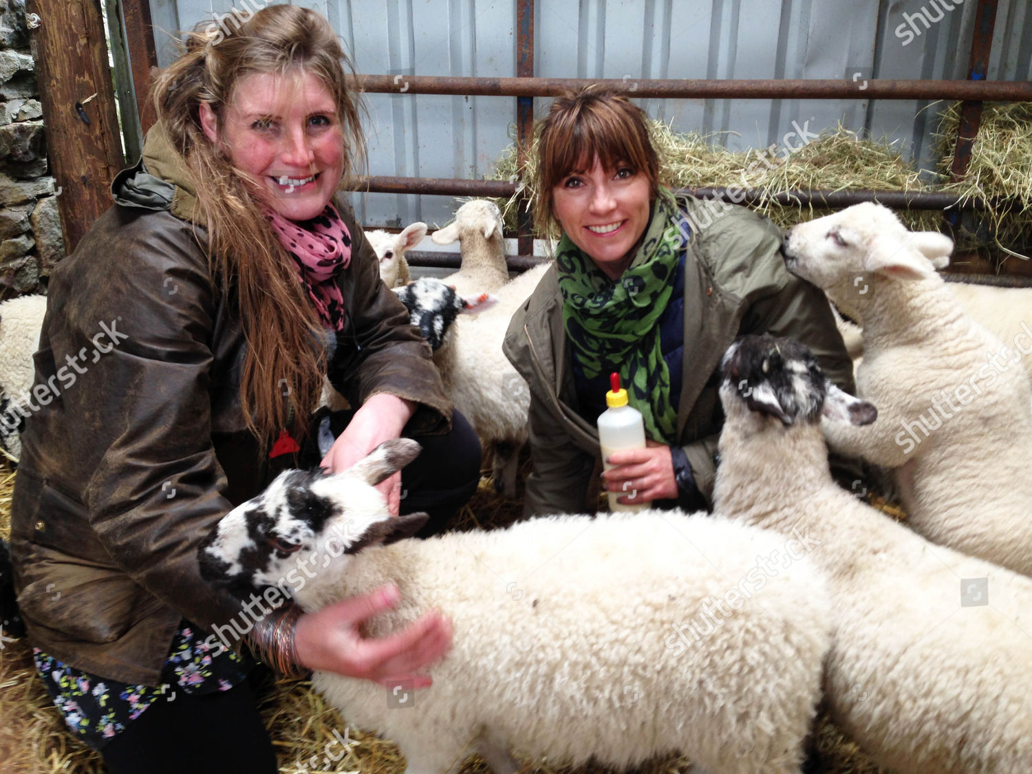 Zoologist Lucy Cooke Right Shepherdess Amanda - Foto de stock de ...