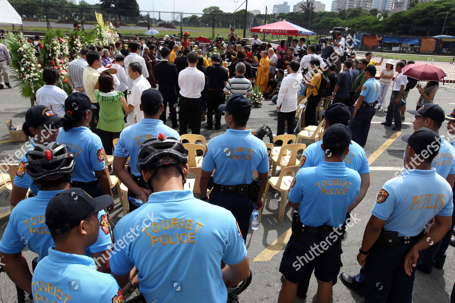 Filipino Policemen Secure Ongoing Prayer Ceremony Editorial Stock Photo ...