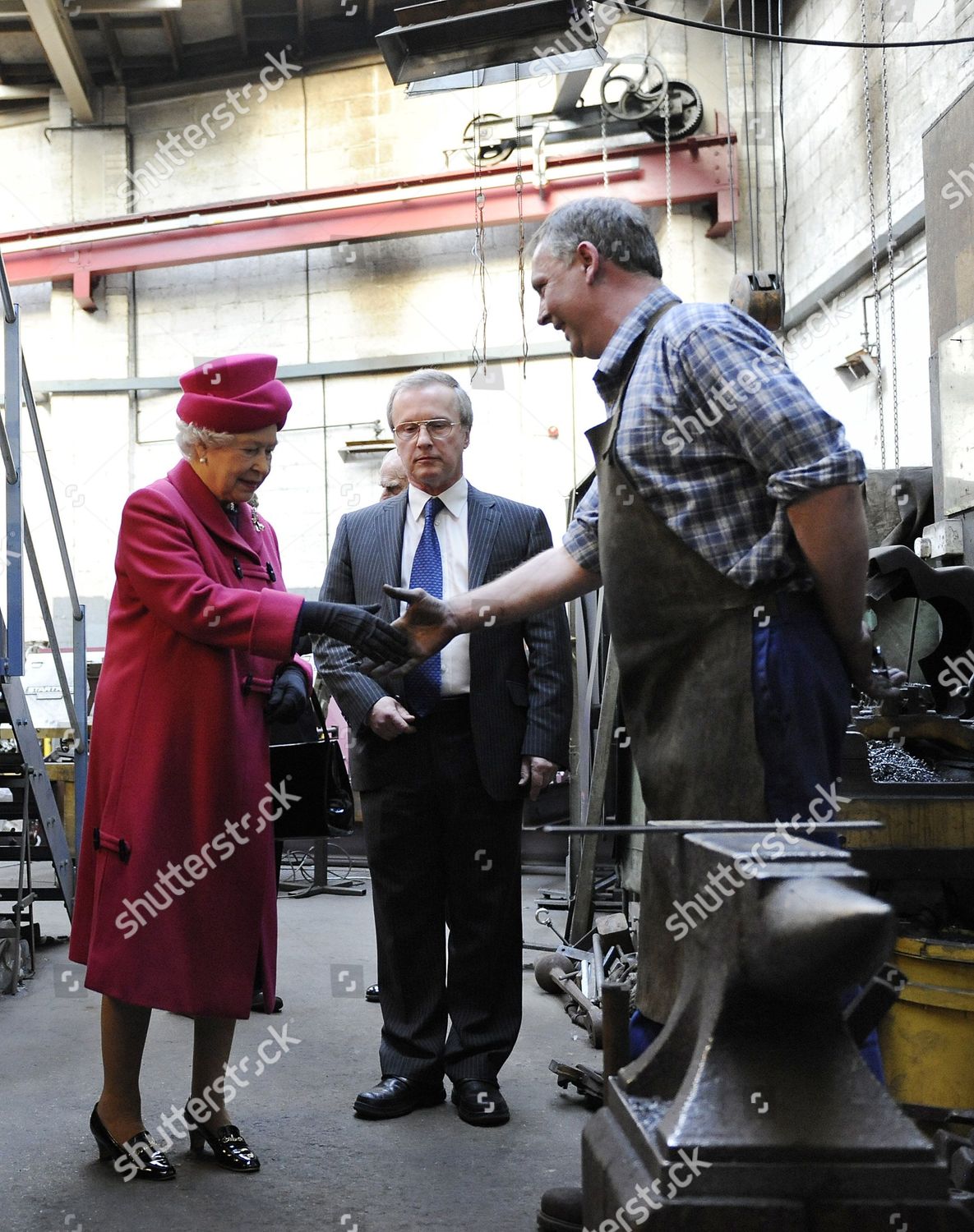 Queen Elizabeth Ii Shaking Hands Blacksmith Editorial Stock Photo ...