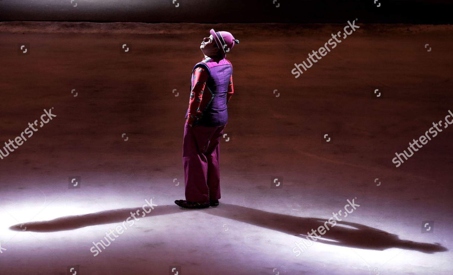 CLOWN PERFORMS ALONE SPOTLIGHT RINGLING BROS Editorial Stock Photo ...