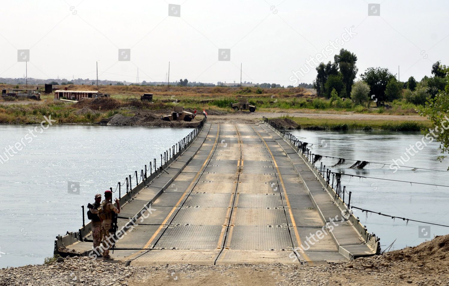 Iraqi Soldiers Stand Guard Entrence Pontoon Editorial Stock Photo ...