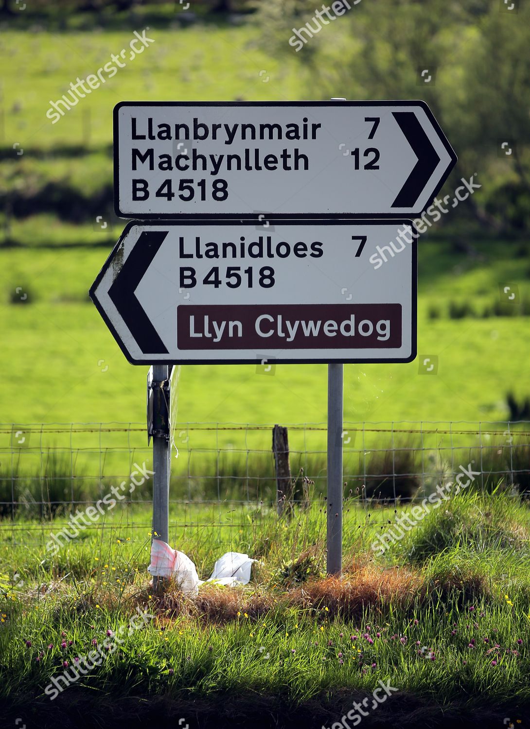 Signs Llanbrynmair Machynlleth Llyn Clywedog Lake Editorial Stock Photo ...