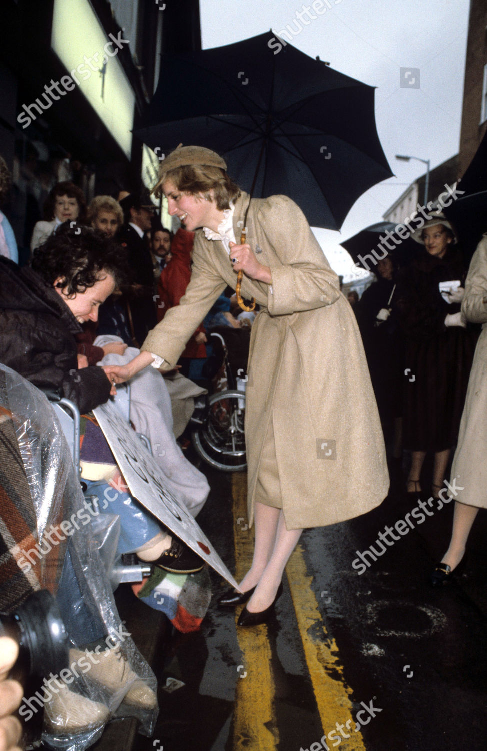 Princess Diana Shaking Hands Crowd Editorial Stock Photo - Stock Image ...
