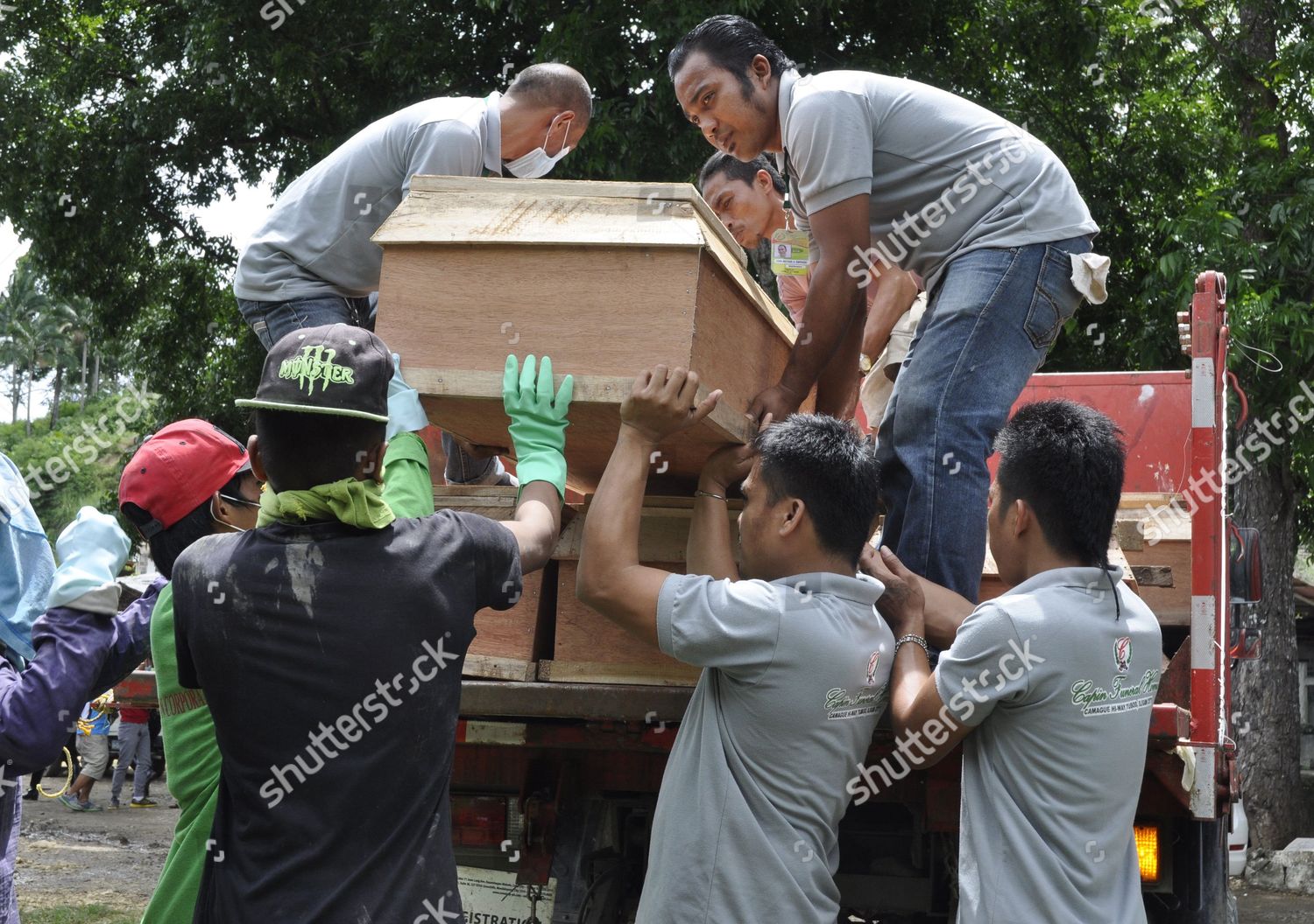 Filipino Staff Public Cemetery Carry Casket Editorial Stock Photo ...