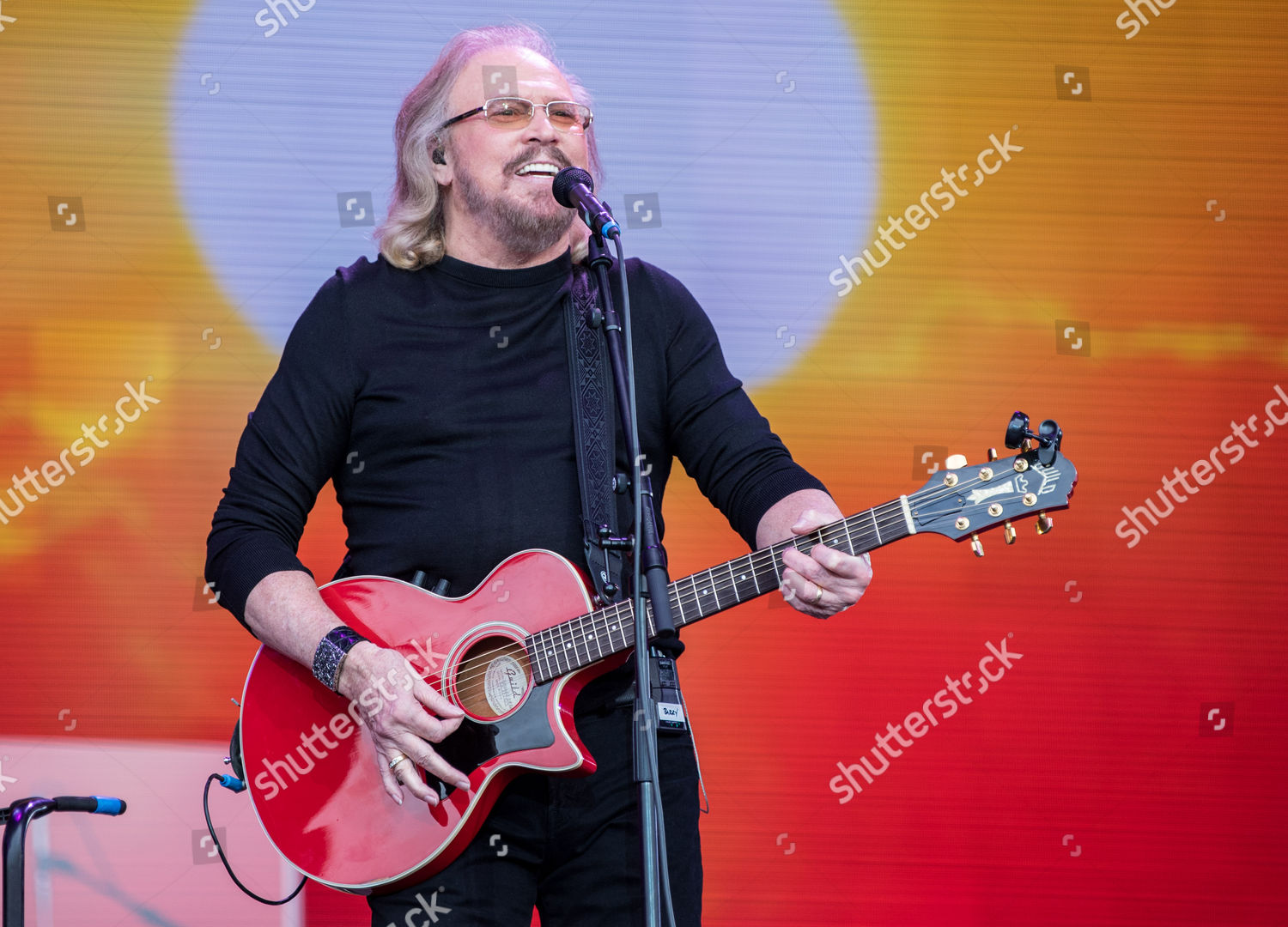 Barry Gibb Performing On Pyramid Stage Editorial Stock Photo - Stock ...