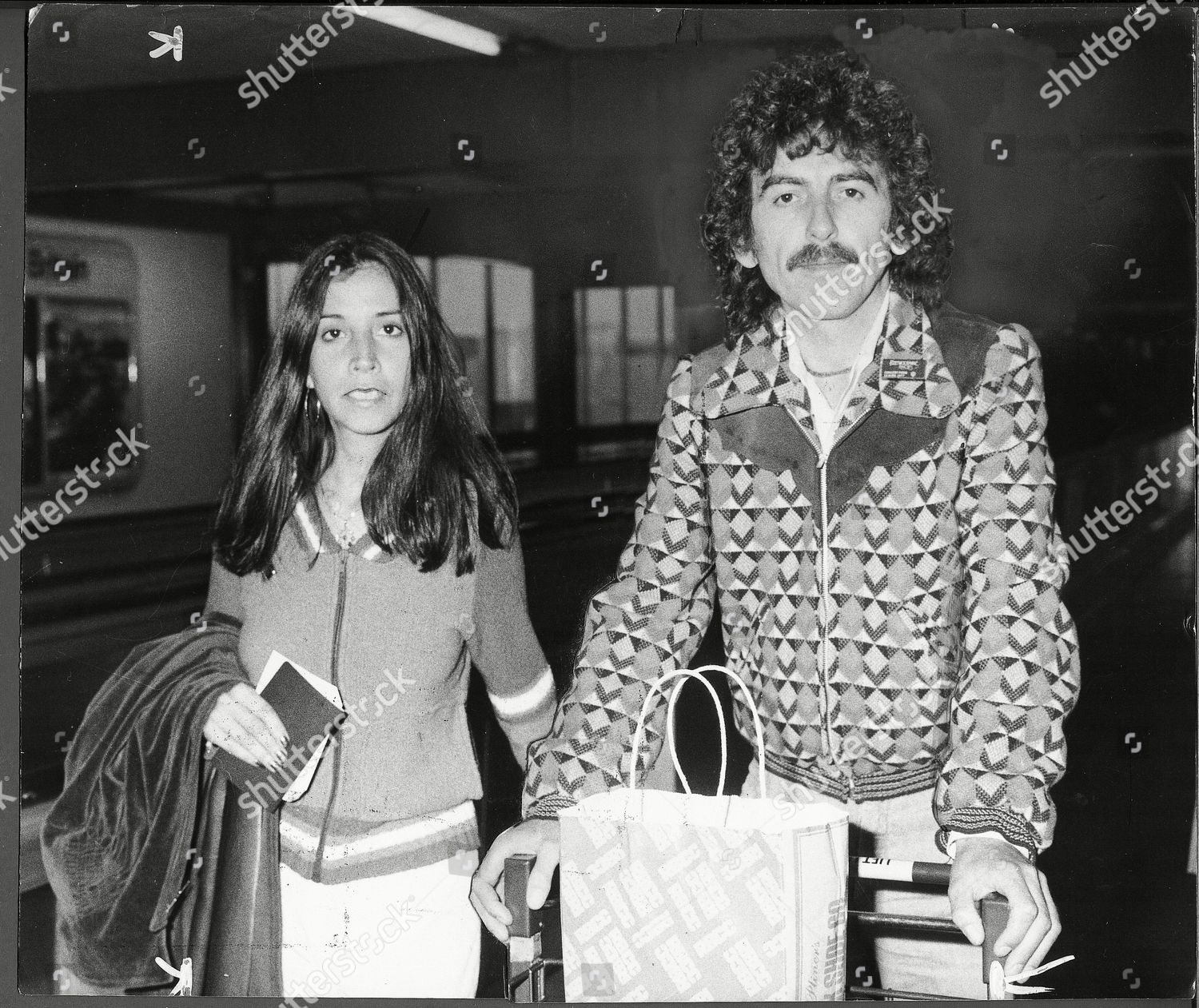 George Harrison His Girlfriend Olivia Arias - Foto de stock de ...
