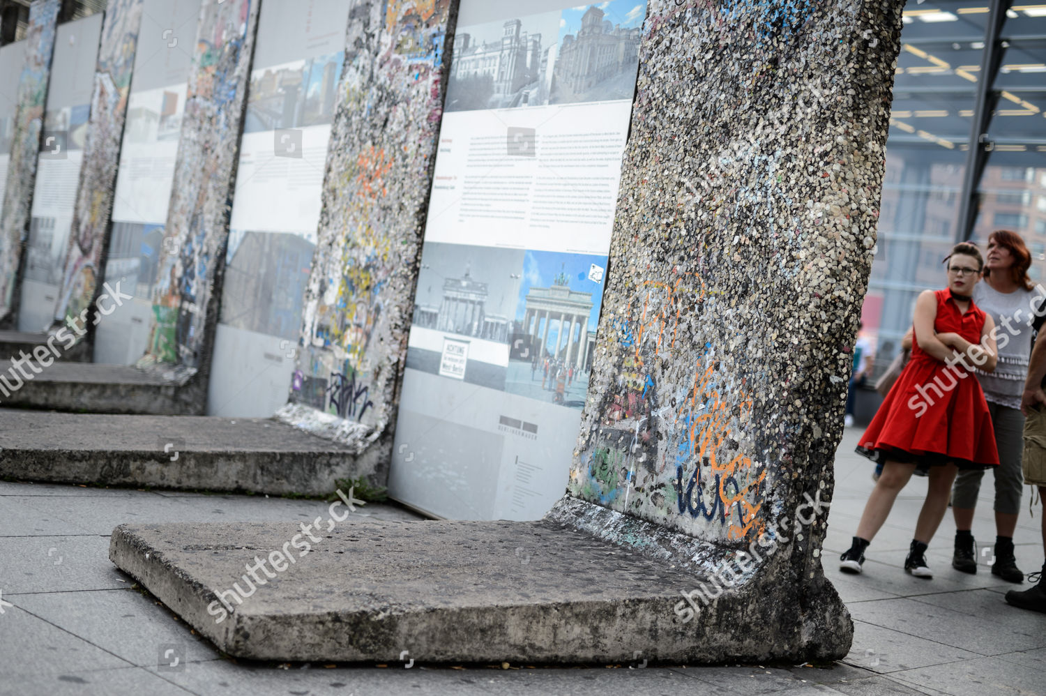 Visitors Look Remnants Berlin Wall Berlin Editorial Stock Photo - Stock ...