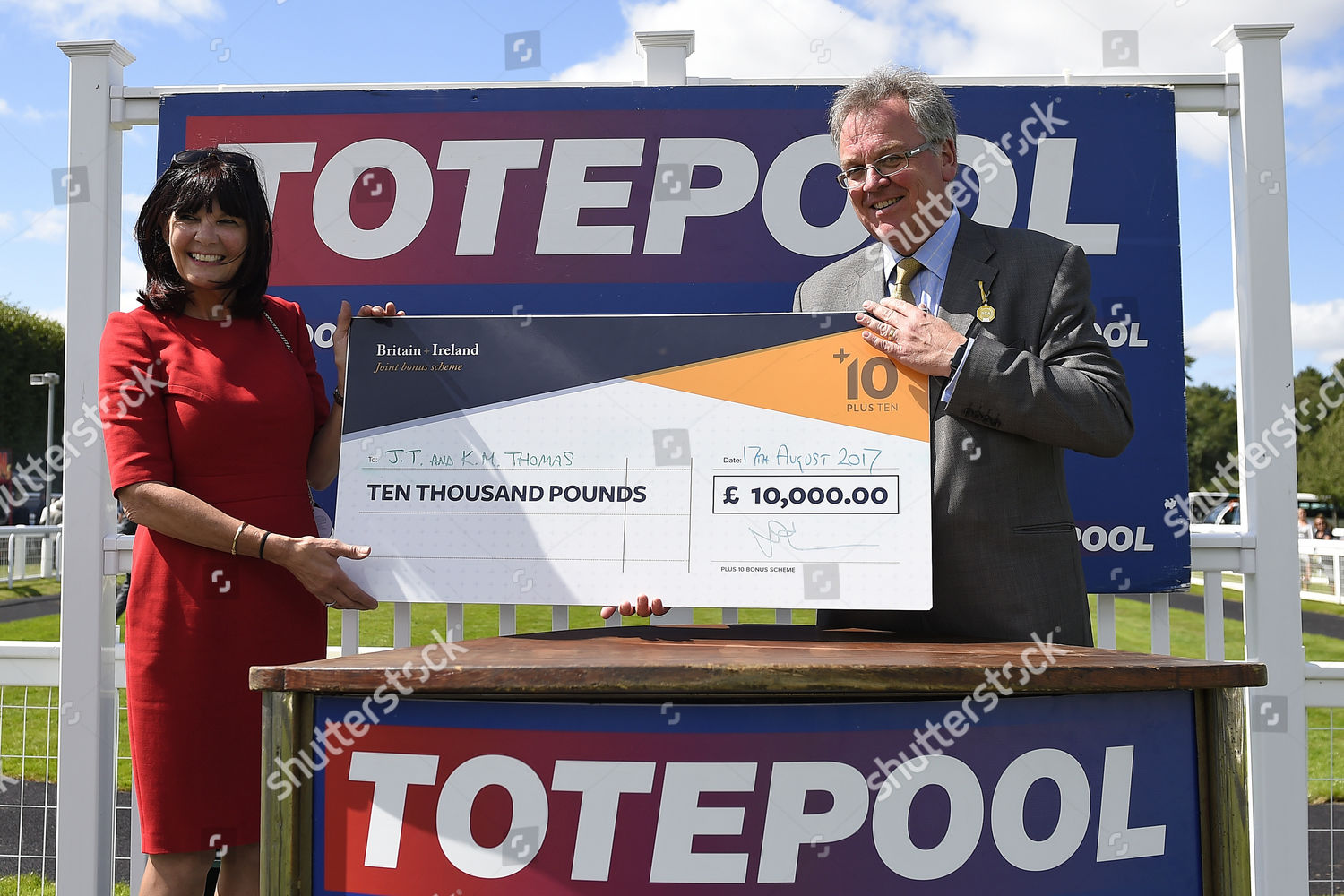 Connections Autumn Leaves Presented Their Cheque Editorial Stock Photo ...