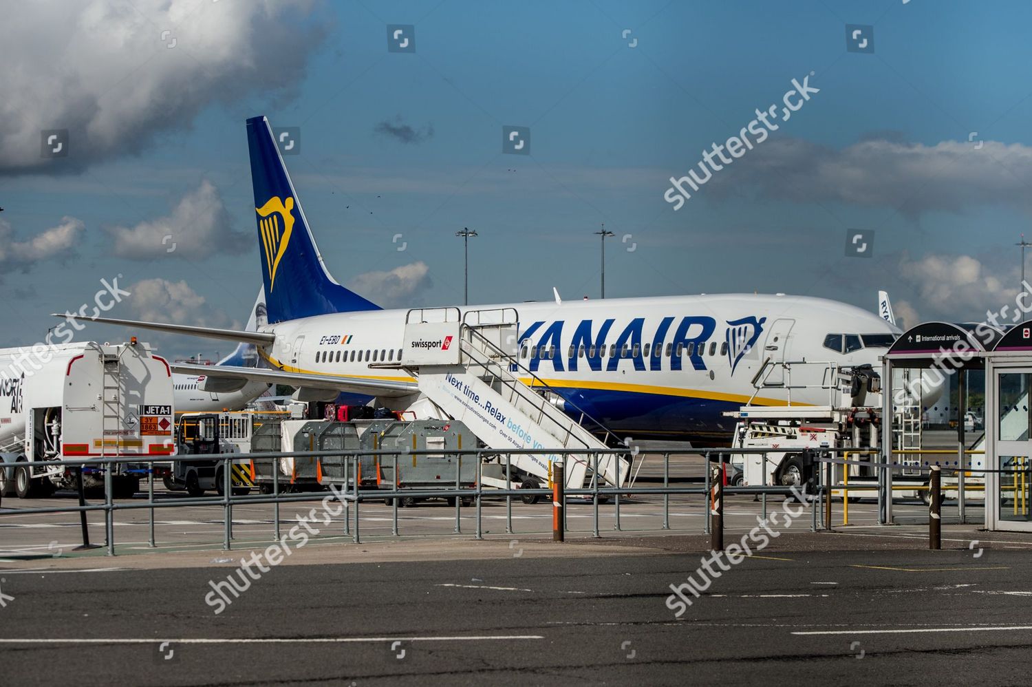 Ryanair Airbus A320 Parked Edinburgh Airport Editorial Stock Photo ...