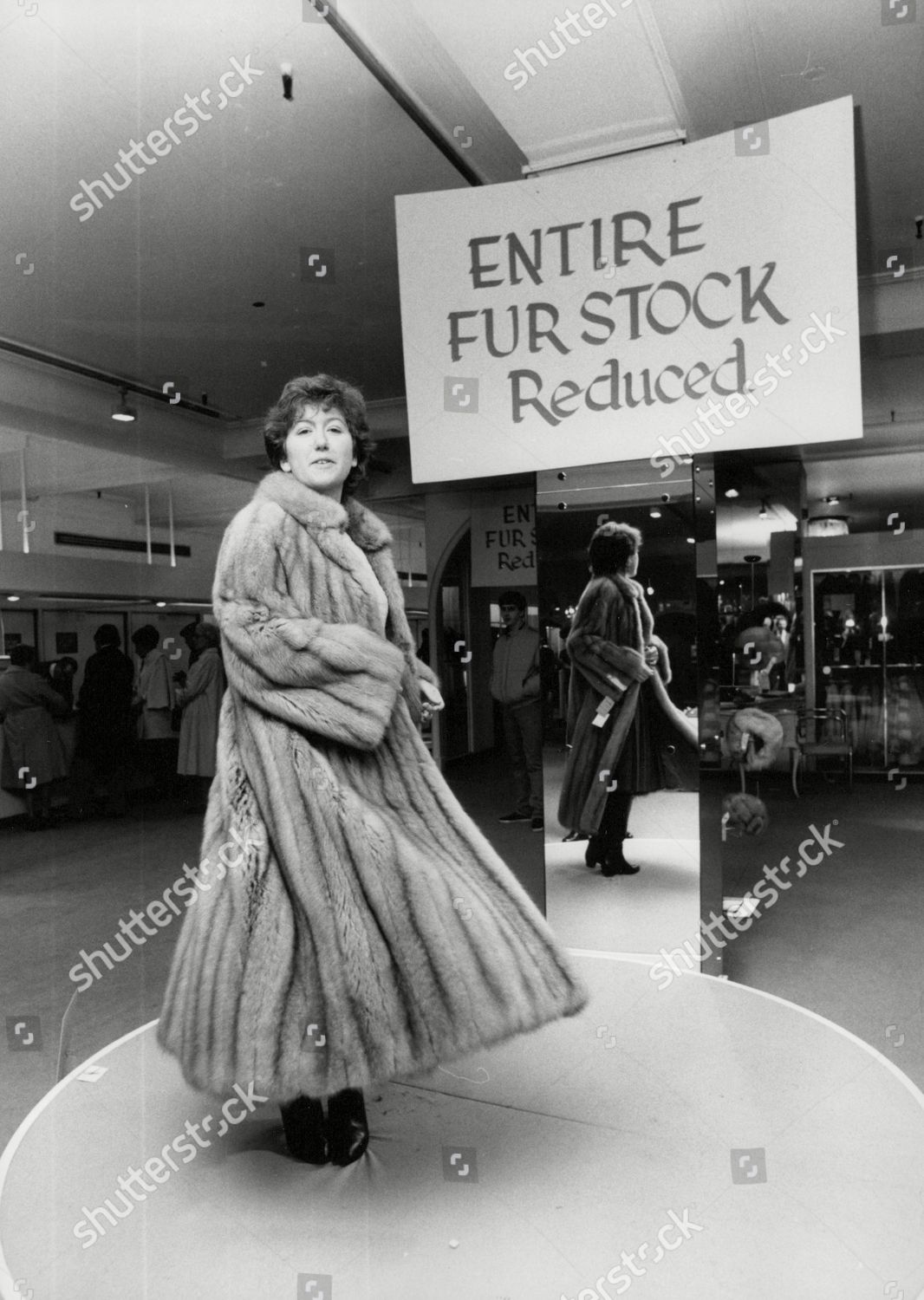 Sarah Boseley Daily Mail Journalist Harrods Editorial Stock Photo ...