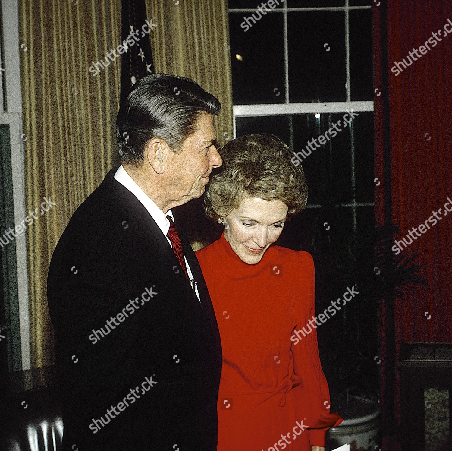 President Ronald Reagan Hugs Kisses Wife Editorial Stock Photo - Stock ...