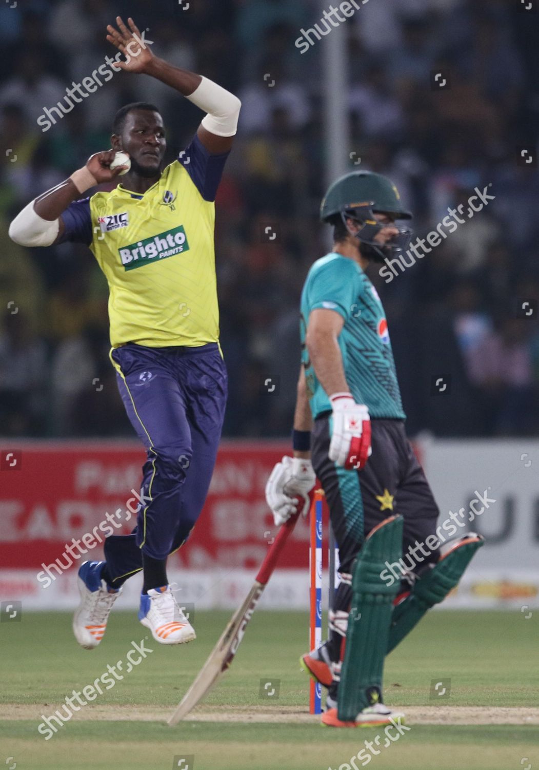 Samuel Badree World Xi Cricket Team Editorial Stock Photo - Stock Image ...