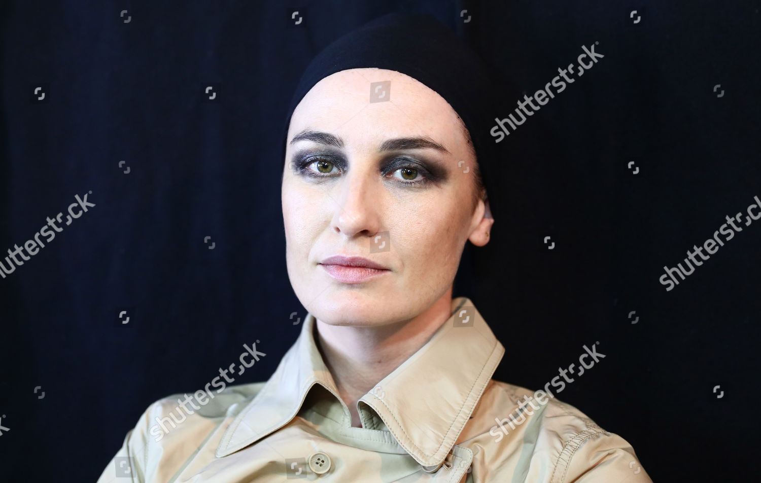 Model Erin Oconnor Poses Portrait Backstage Editorial Stock Photo ...