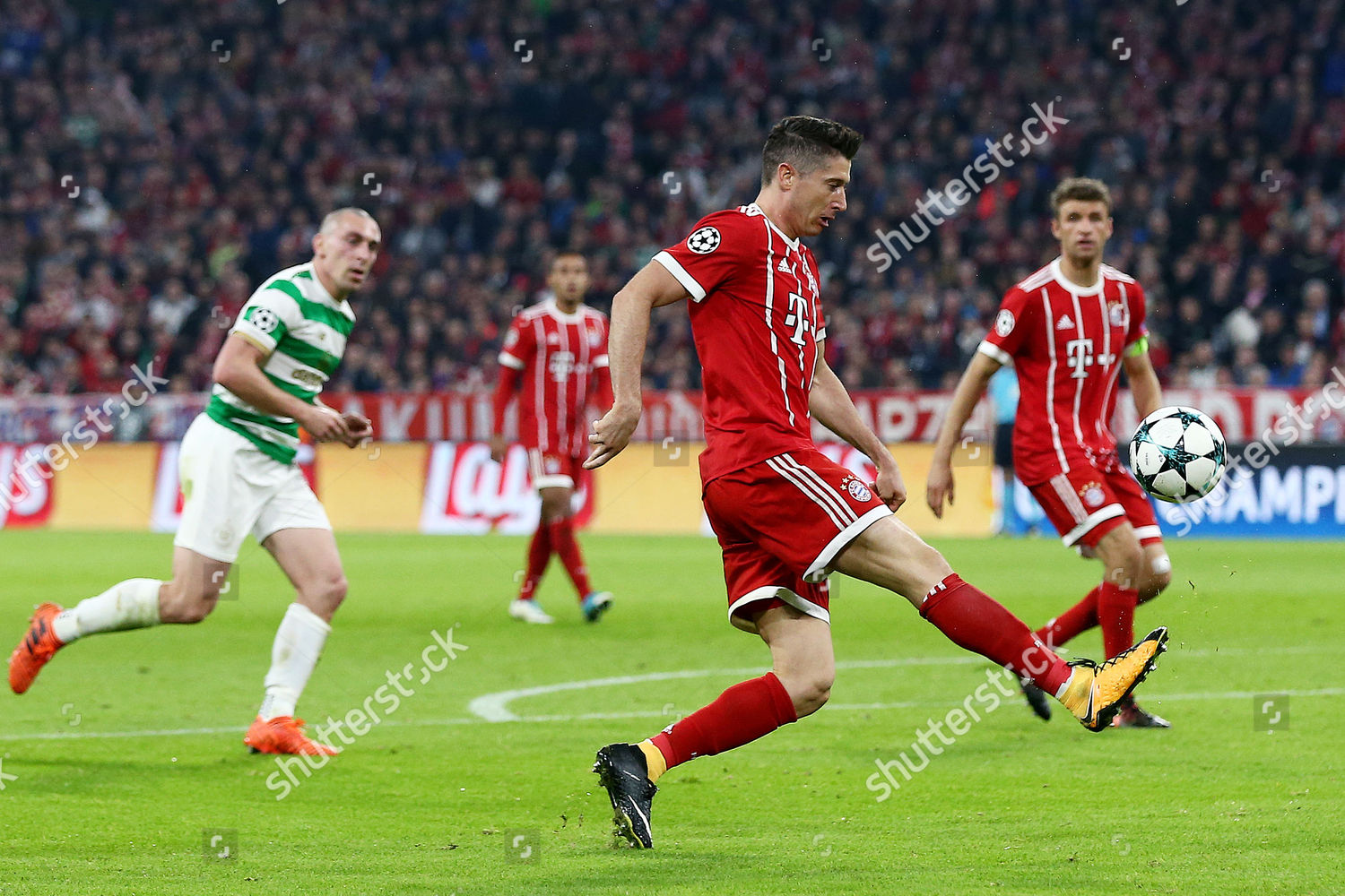 Robert Lewandowski Bayern Munich Controls Ball Editorial Stock Photo ...