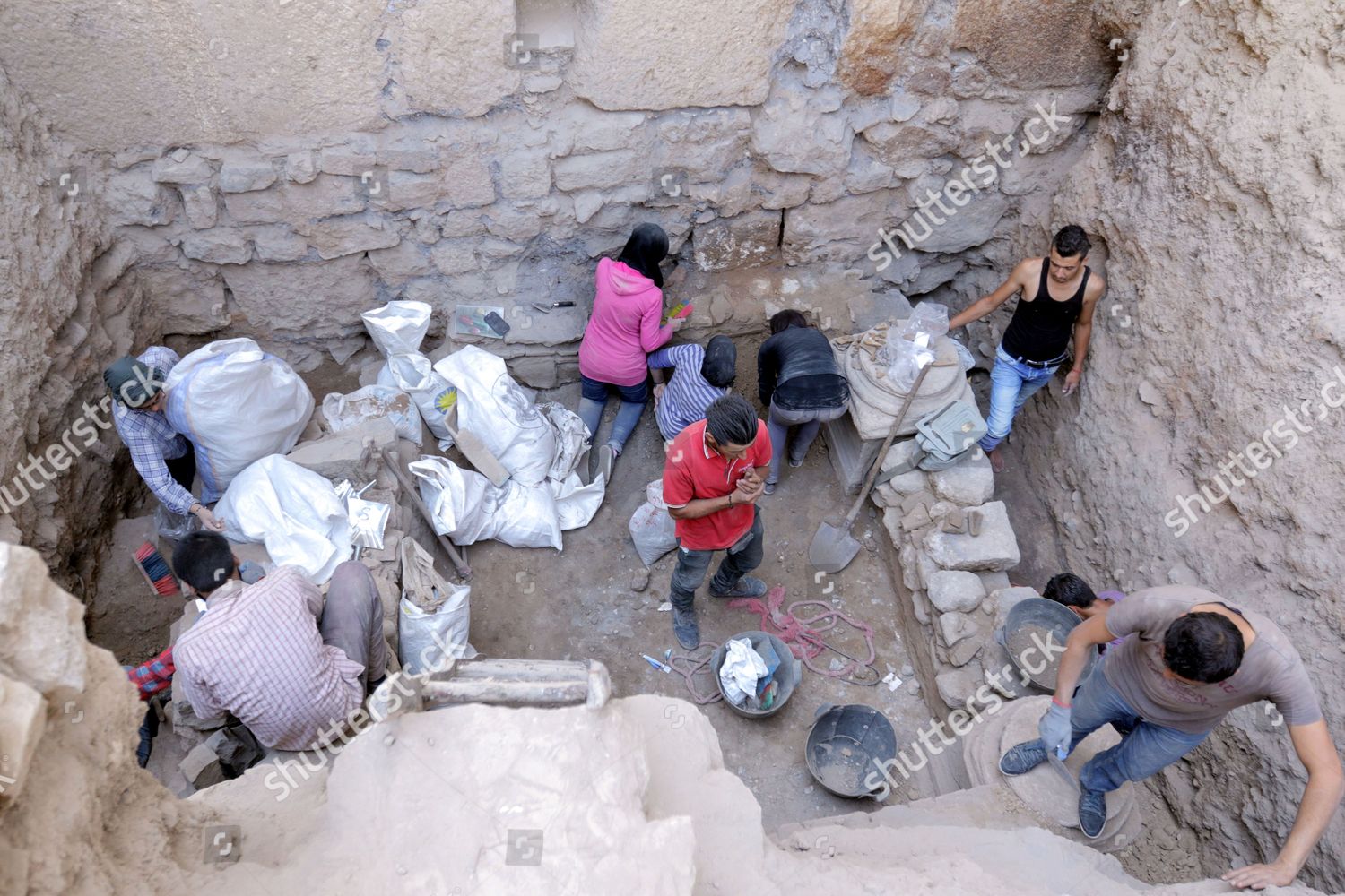 Archeologists National Archeological Expedition Volunteers Damascus ...