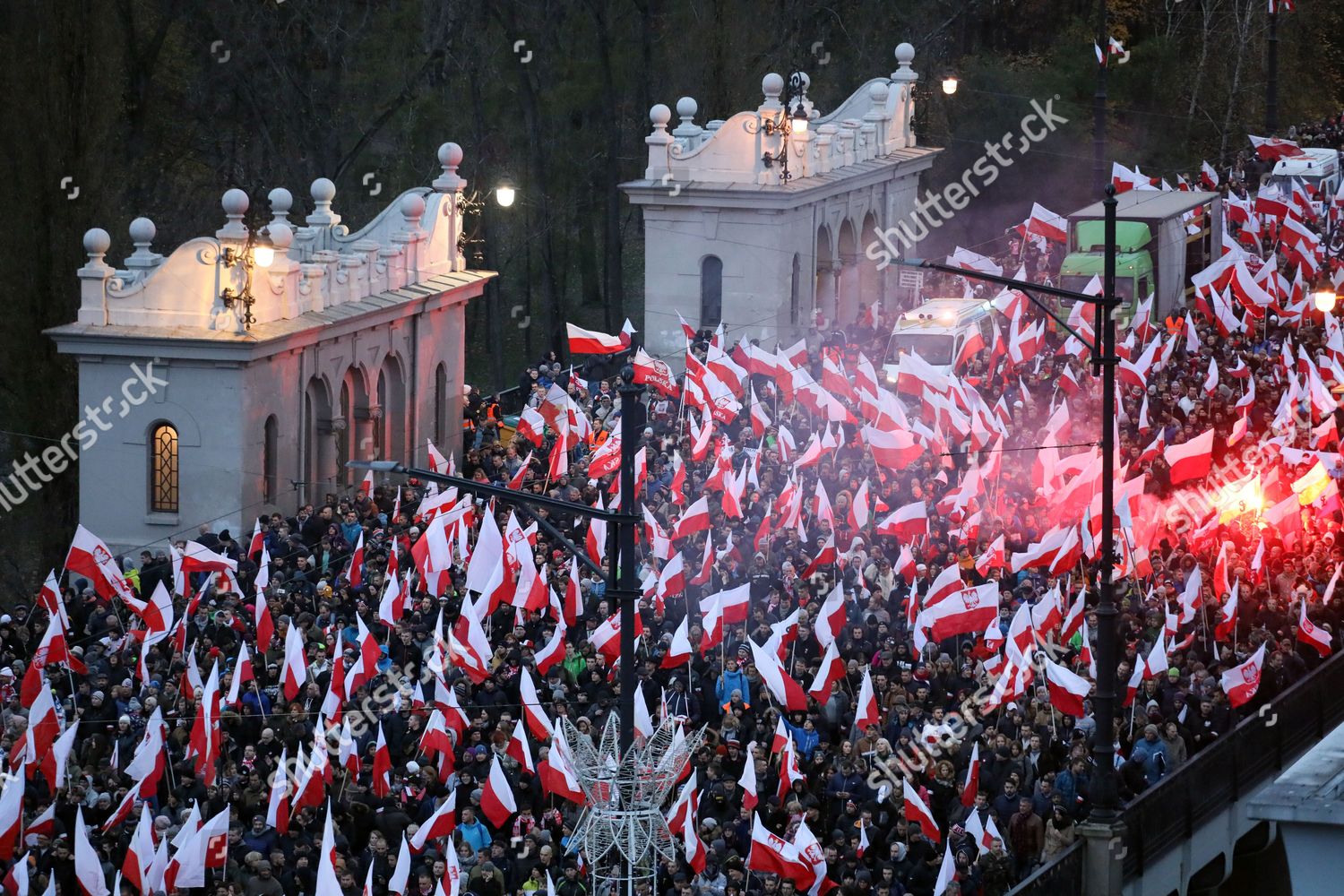 Polish Nationalists Walk Through Poniatowski Bridge Editorial Stock ...
