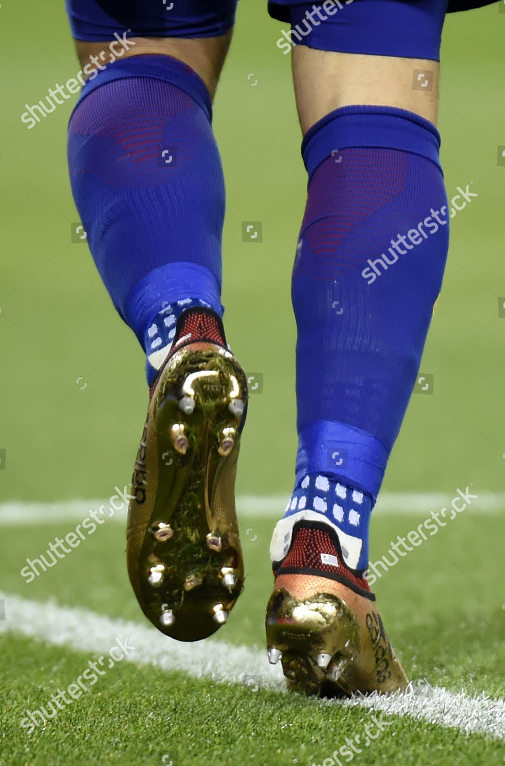 Luis Suarez Fc Barcelona Gold Boots Editorial Stock Photo - Stock Image ...