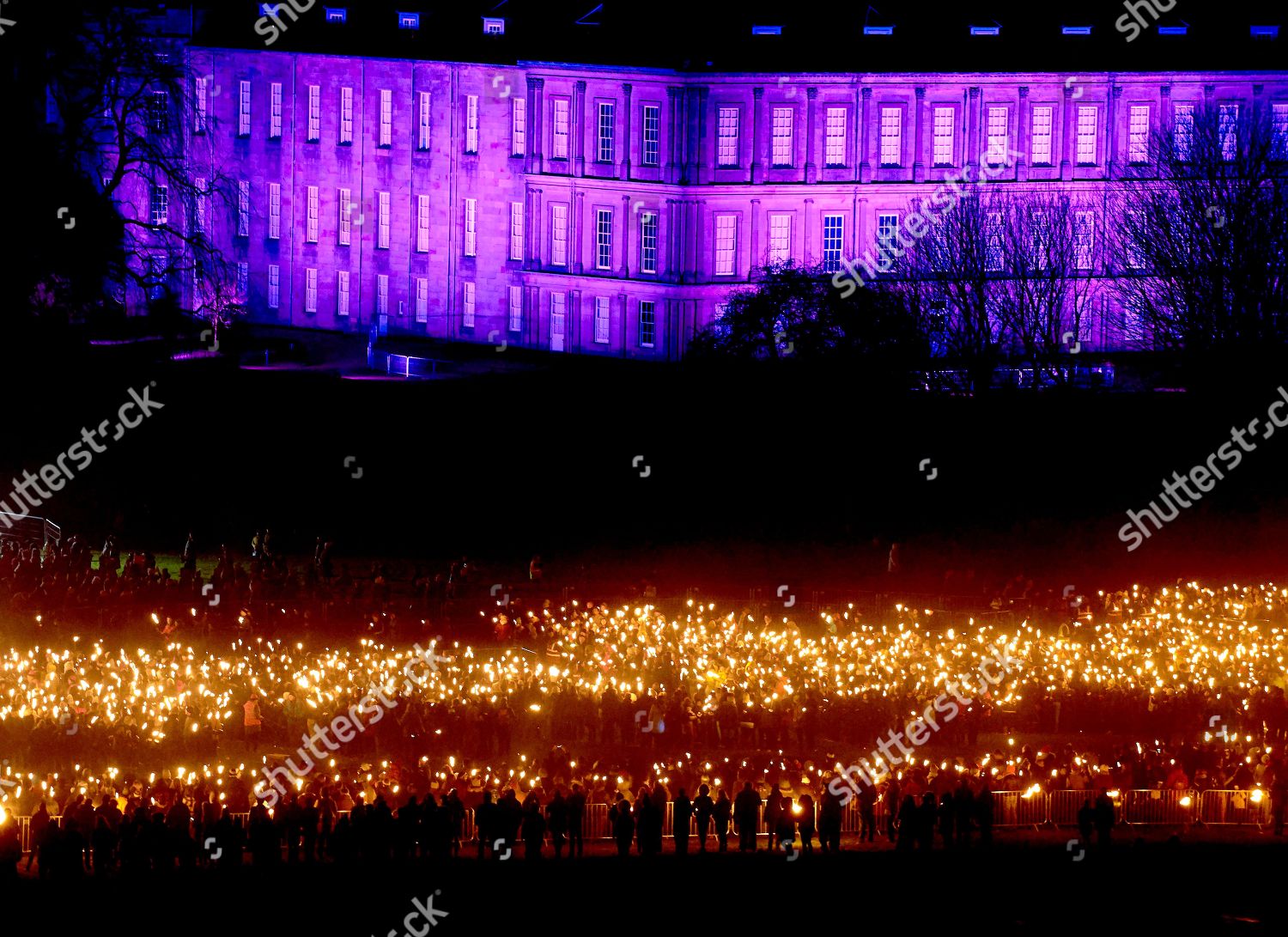 Edinburghs Hogmanay Torchlight Procession Through Edinburgh Editorial ...