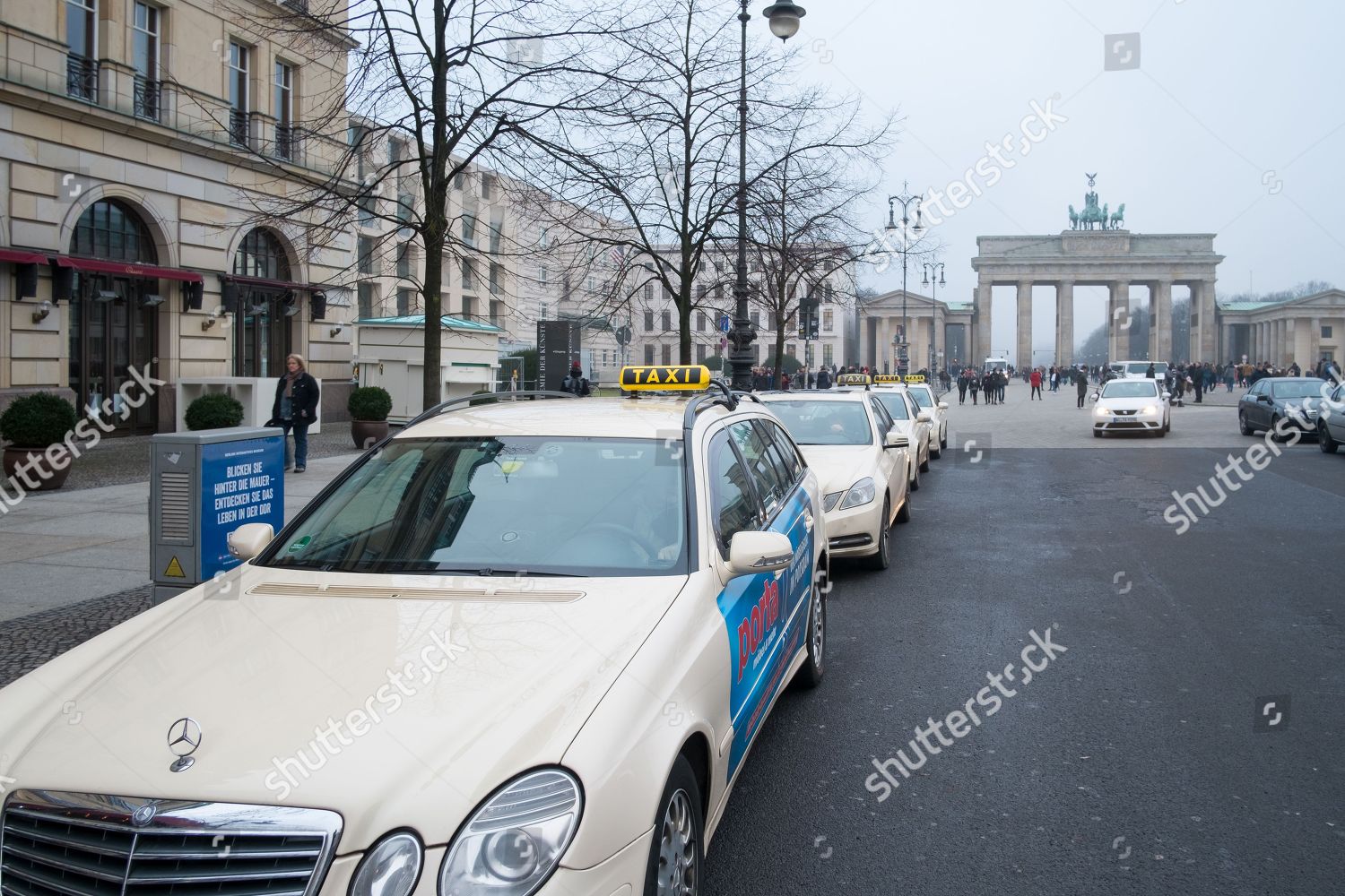 Rank Mercedesbenz Taxis Brandenburg Gate Berlin Editorial Stock Photo ...