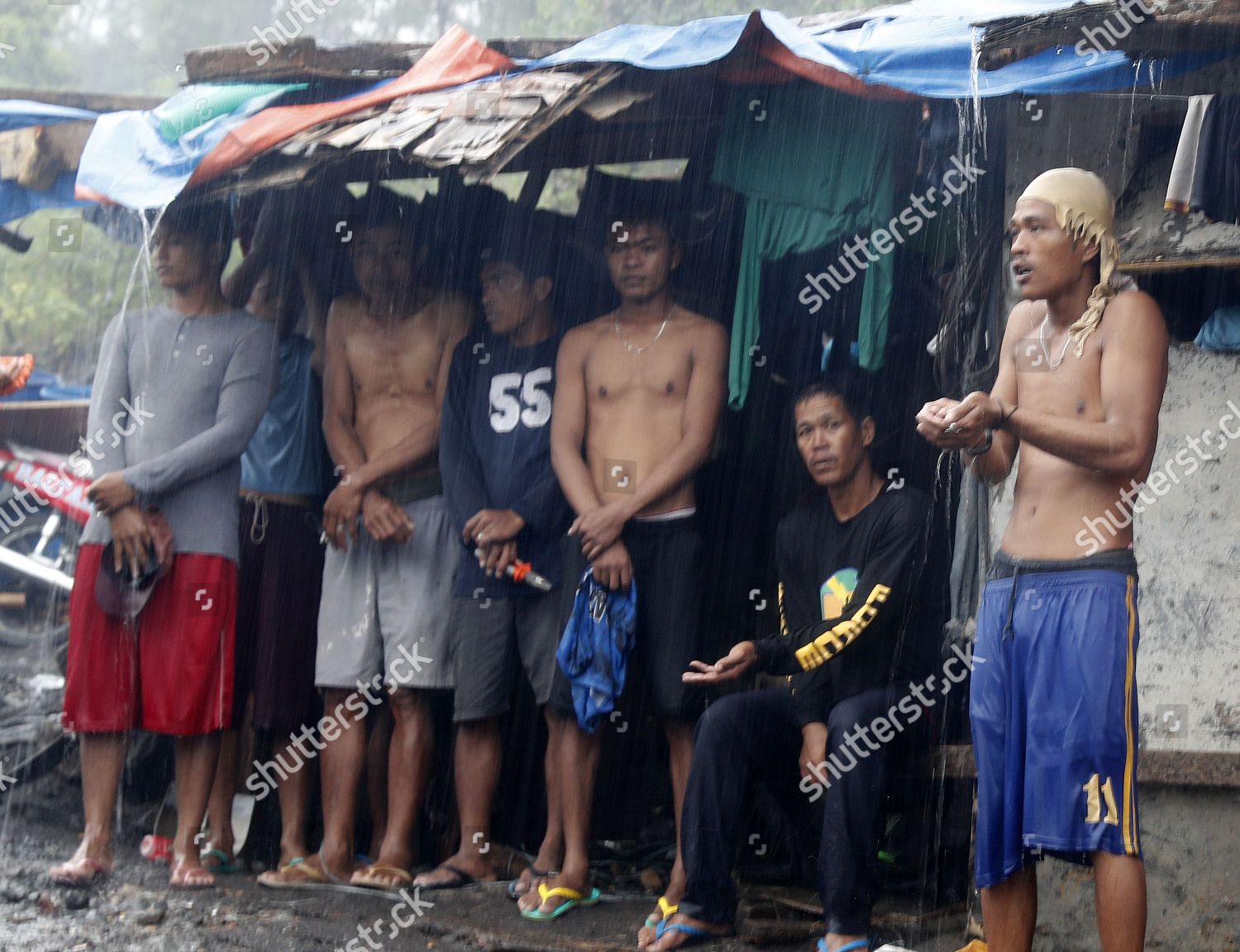 Filipino Villagers Take Shelter Rain Flood Editorial Stock Photo ...