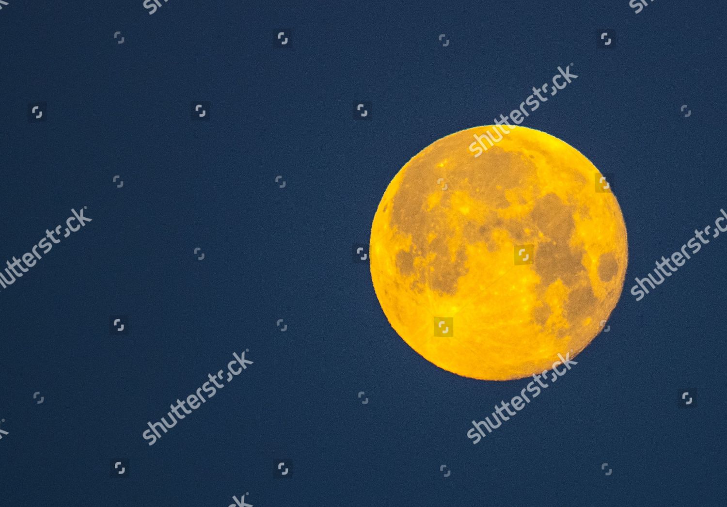 Moonset Super Blue Blood Moon Over Editorial Stock Photo - Stock Image ...