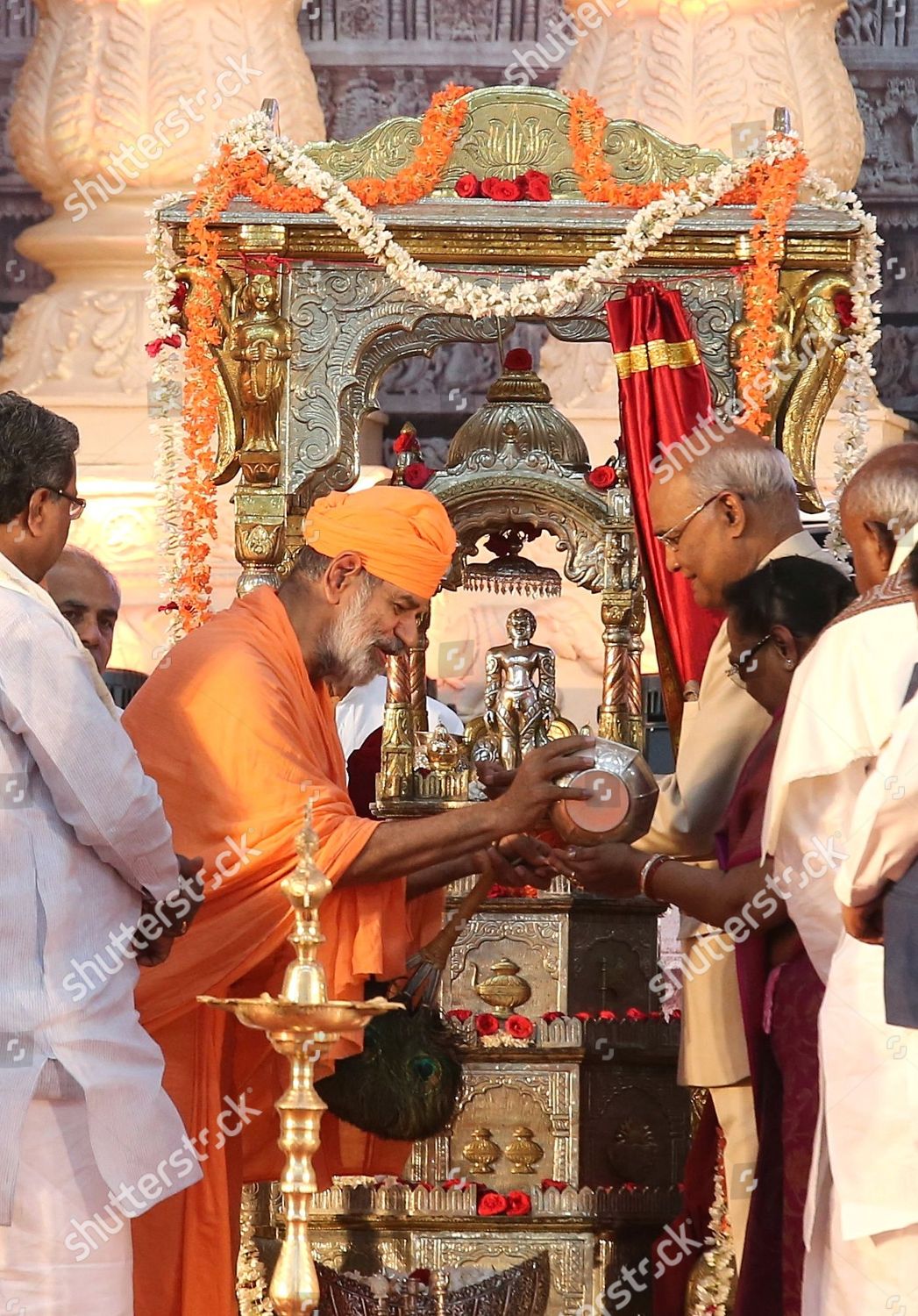 Charukeerthi Bhattaraka Swamiji Ram Nath Kovind Editorial Stock Photo - Stock Image | Shutterstock