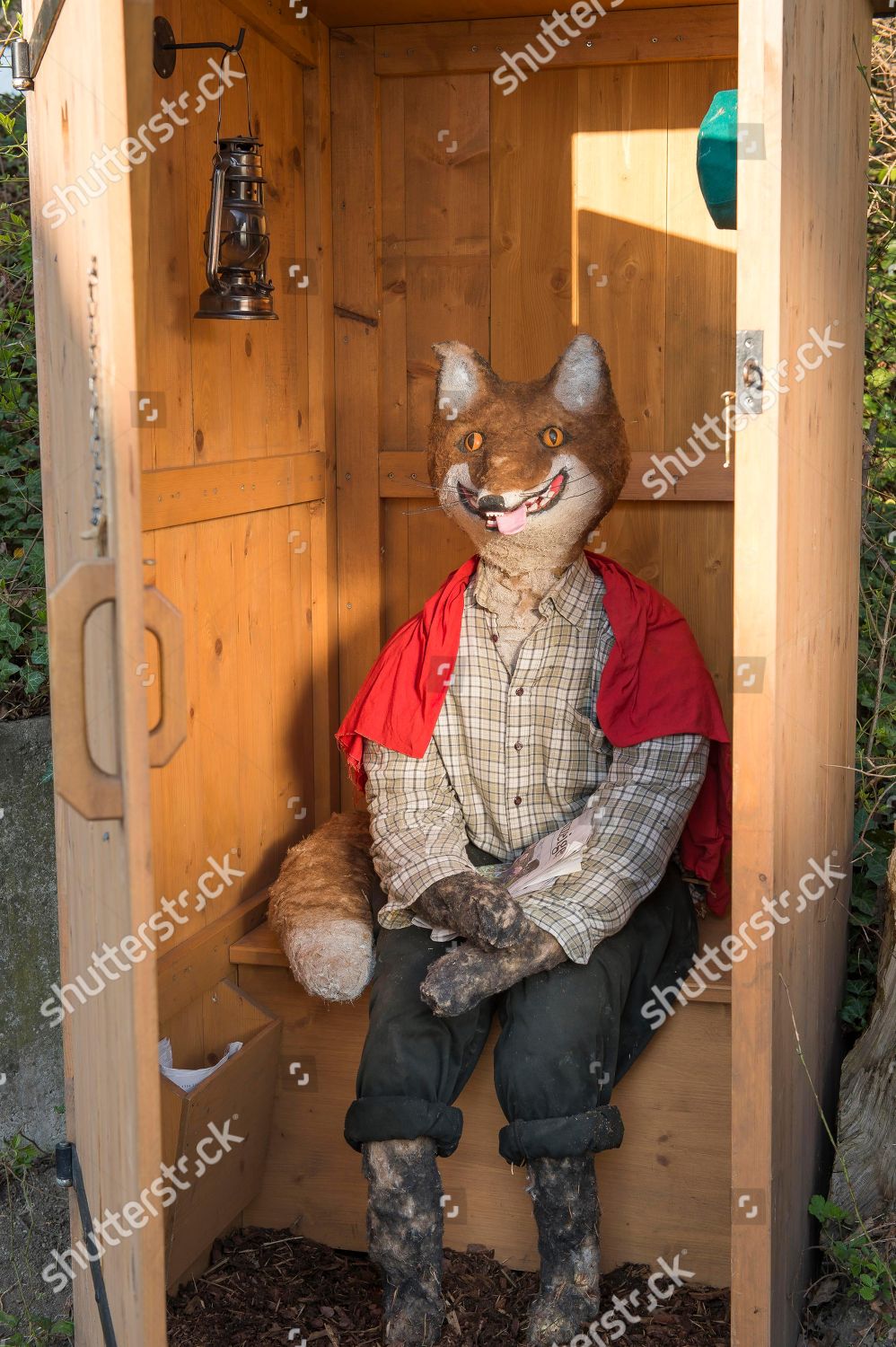 Straw Doll Fox Sitting Outhouse Niederneuchingottenhofen Editorial ...