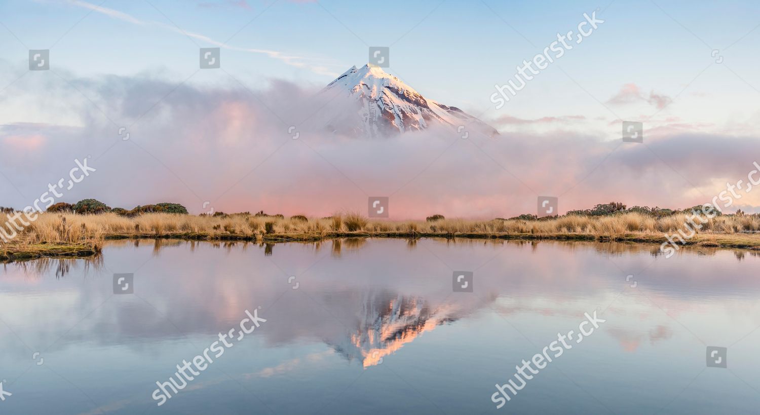Reflection Pouakai Tarn Stratovolcano Mount Taranaki Editorial Stock ...
