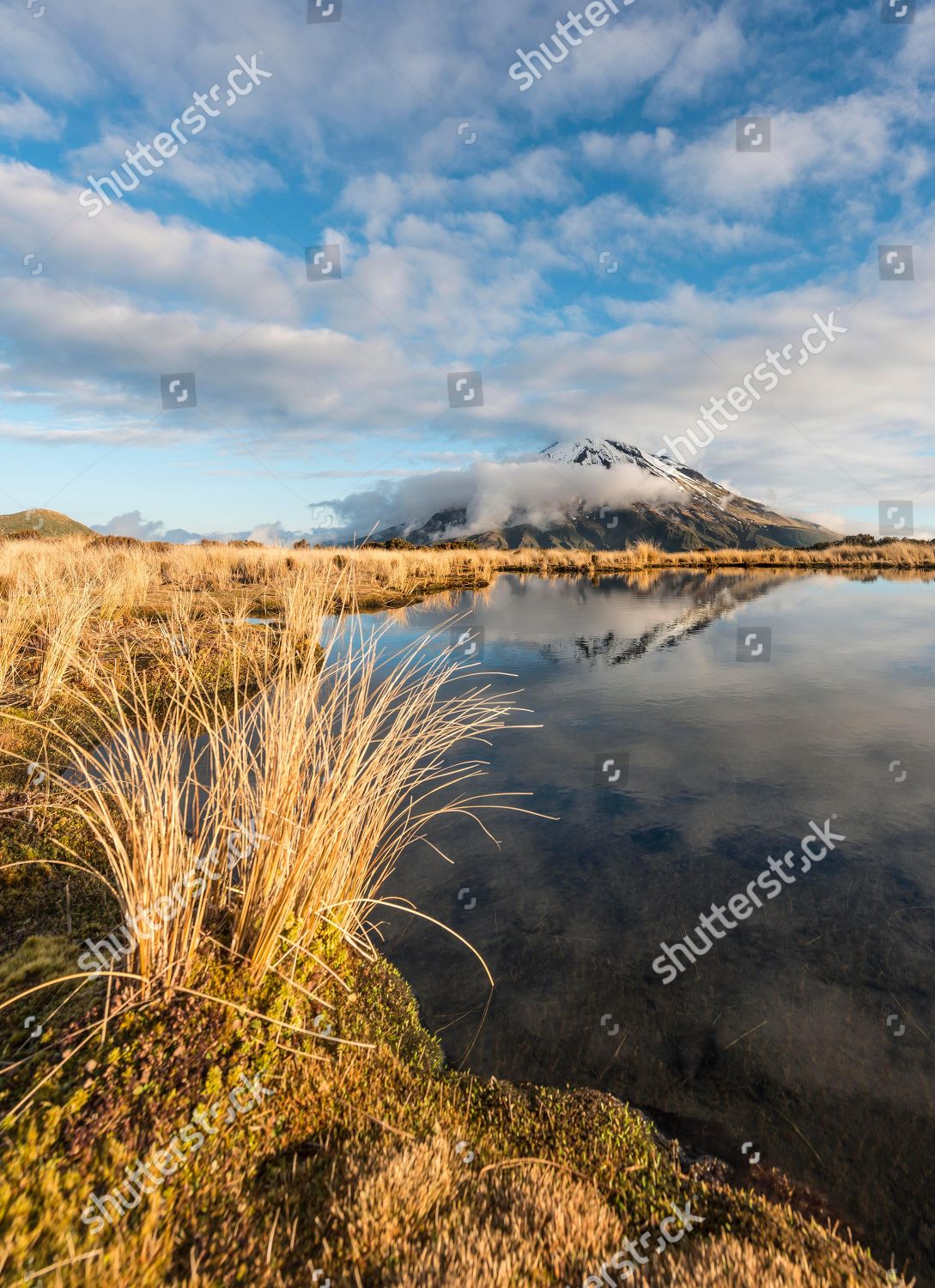 Reflection Pouakai Tarn Stratovolcano Mount Taranaki Editorial Stock ...