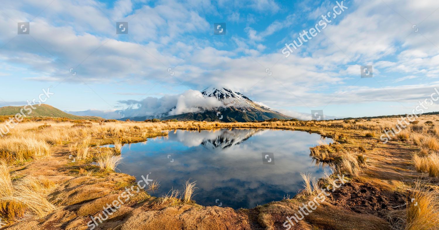 Reflection Pouakai Tarn Stratovolcano Mount Taranaki Editorial Stock ...