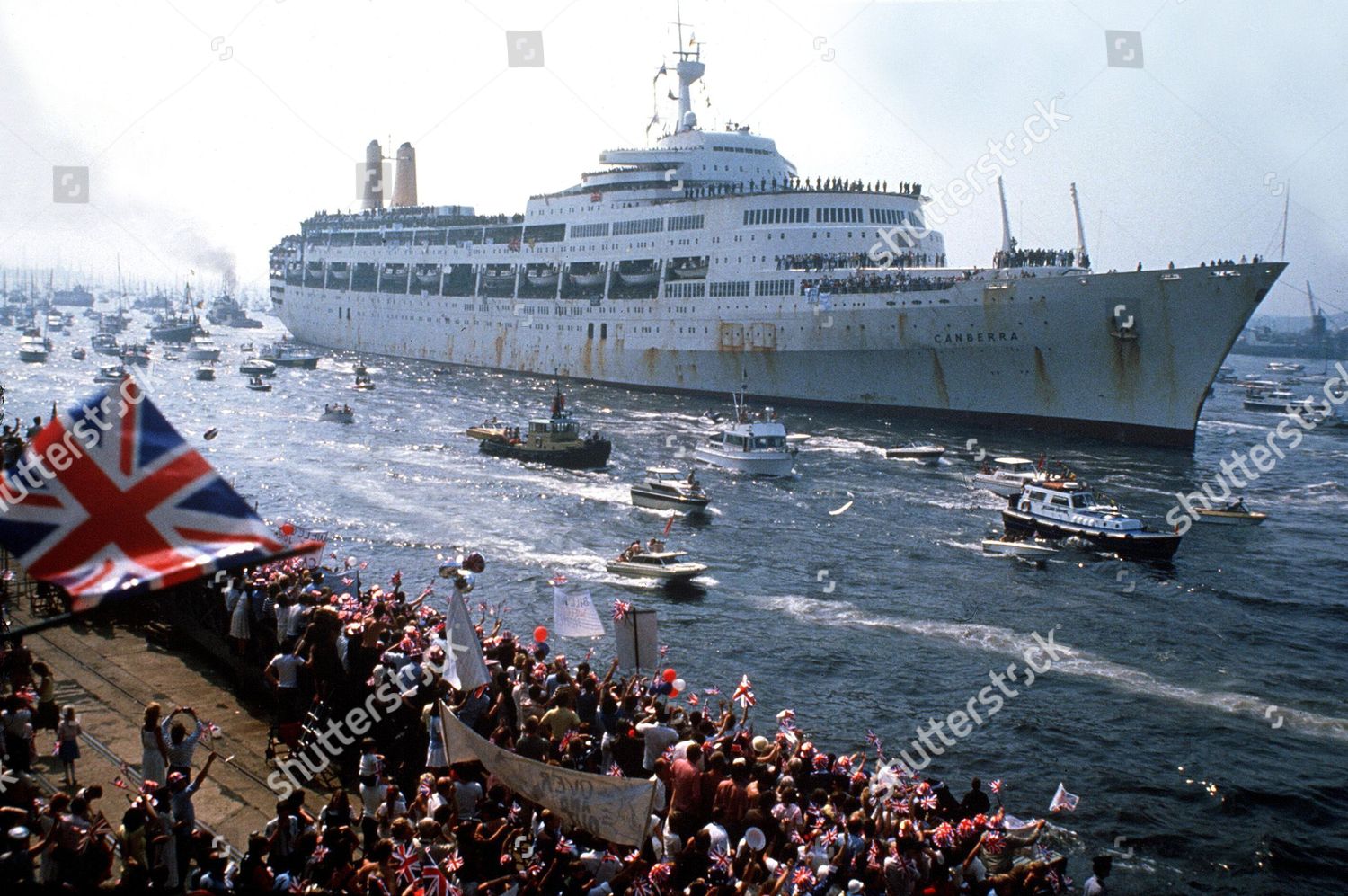 1982 Canberra Returns Falklands Editorial Stock Photo - Stock Image ...