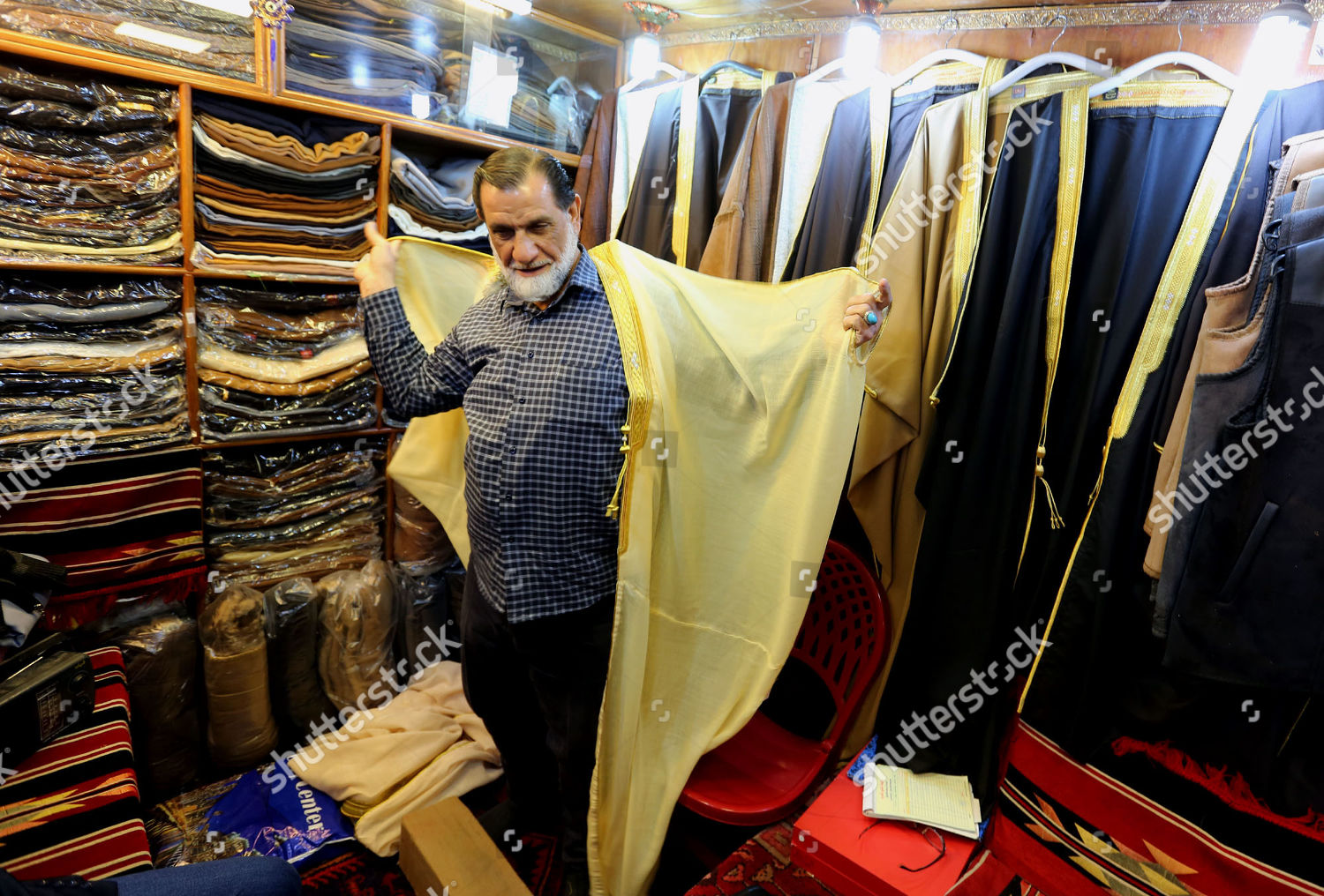 Iraqi Man Tries Abaya Arabic Traditional Editorial Stock Photo - Stock ...