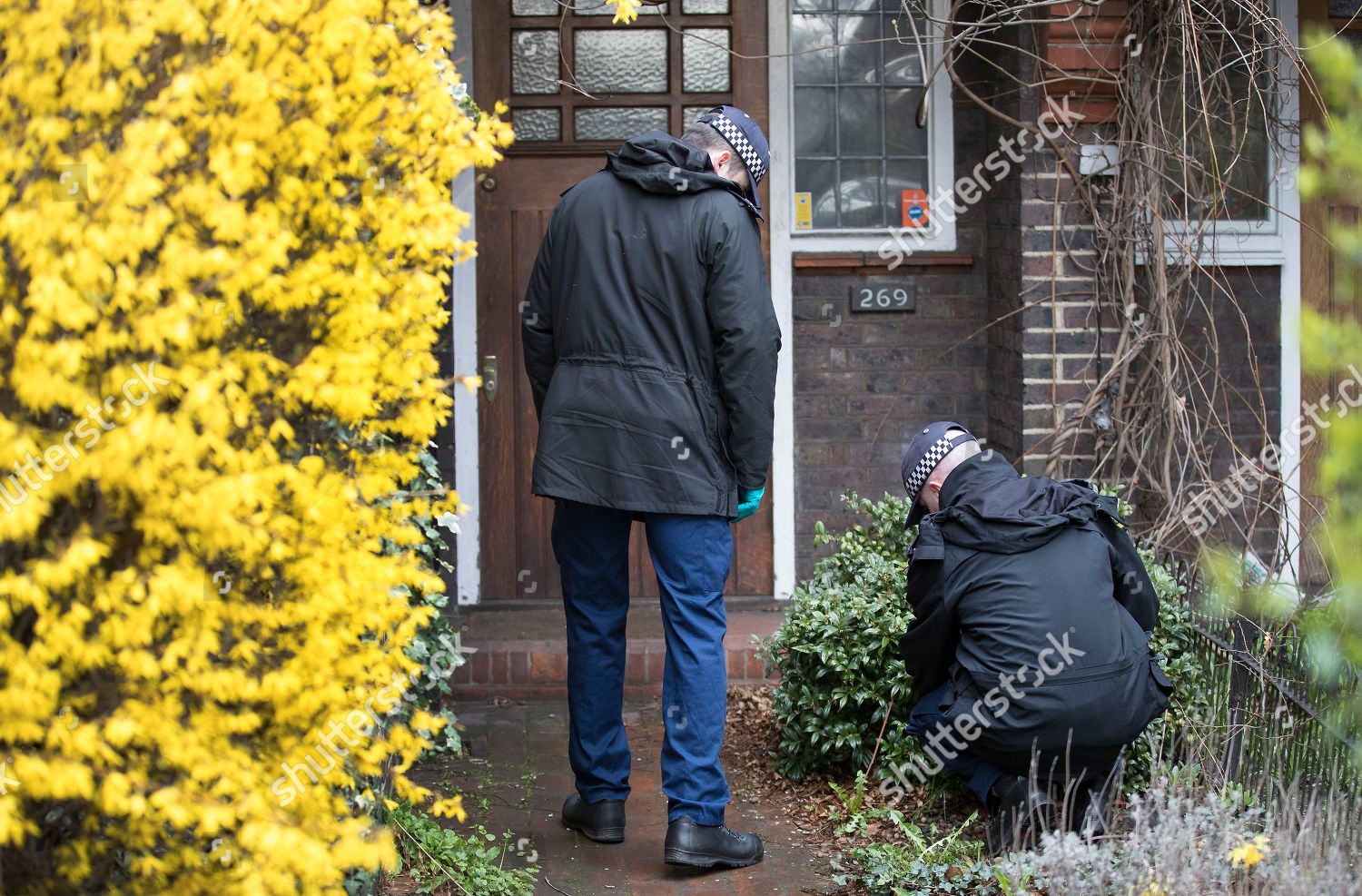 Members Police Search Team Check Gardens Editorial Stock Photo - Stock ...