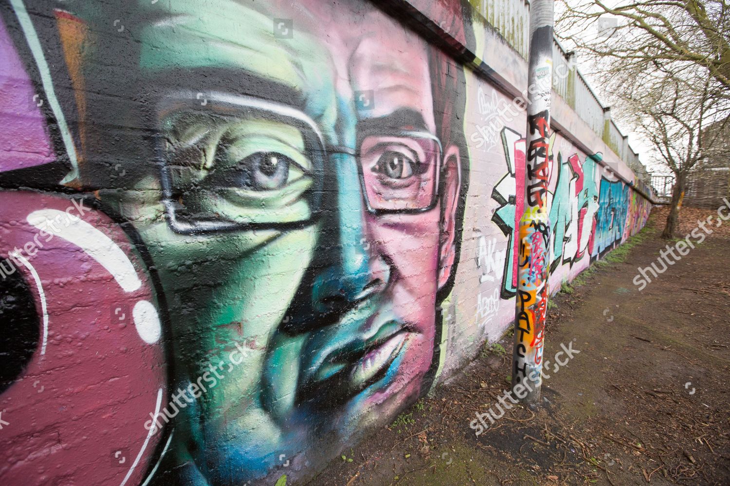Stephen Hawking Graffiti Tribute Cambridge Graffiti Editorial Stock ...