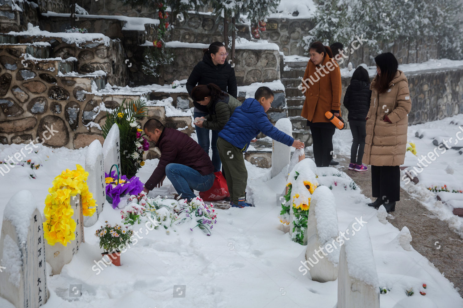 Chinese People Visit Gravesite Their Deceased Editorial Stock Photo ...