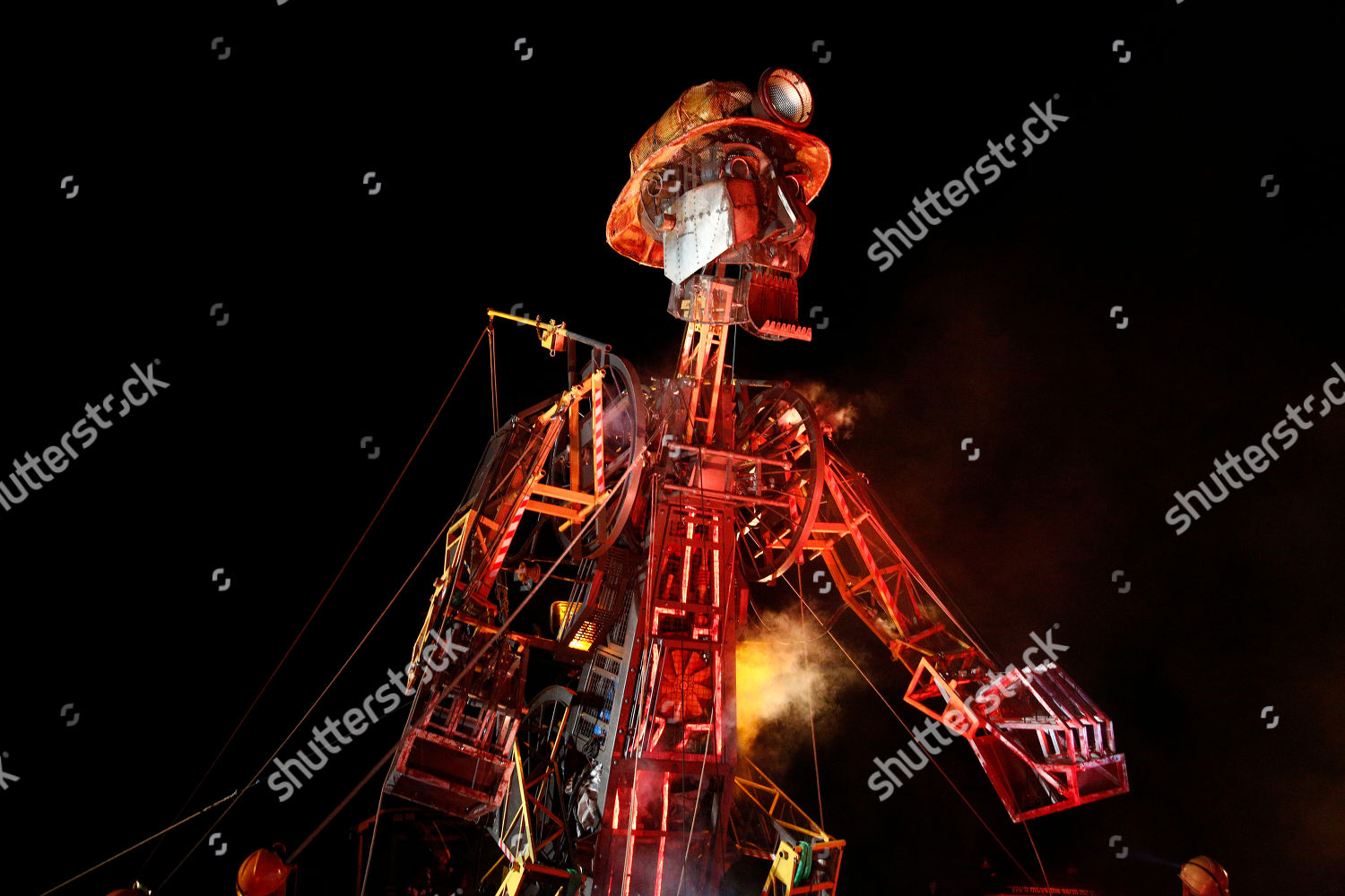 Largest Mechanical Puppet Ever Constructed Britain Editorial Stock ...