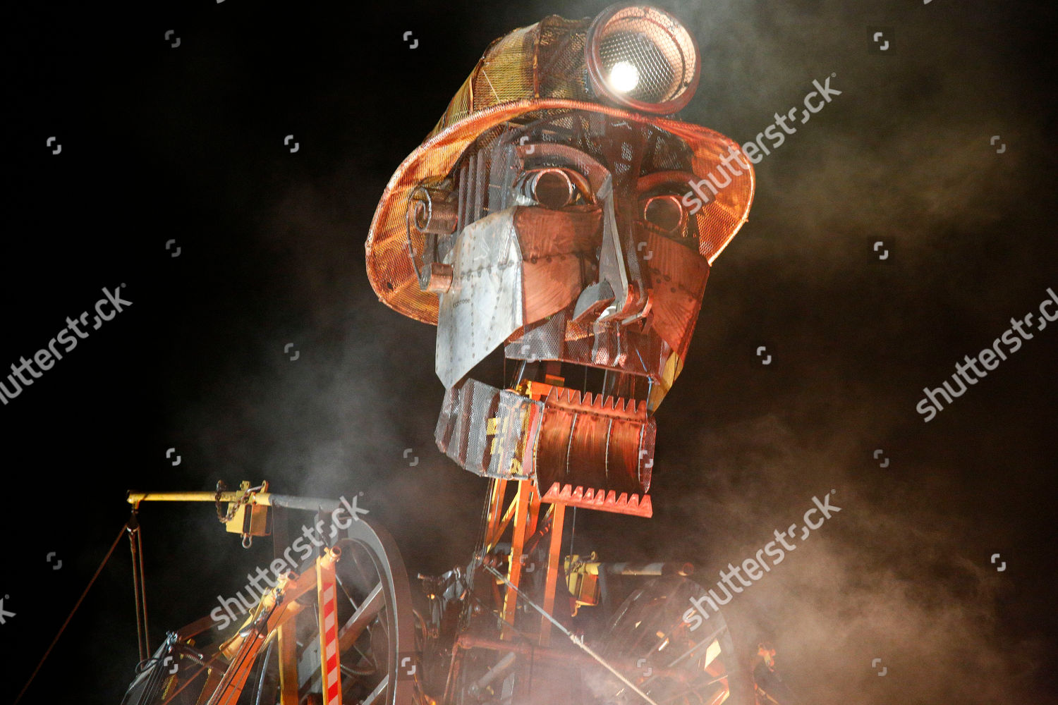 Largest Mechanical Puppet Ever Constructed Britain Editorial Stock ...