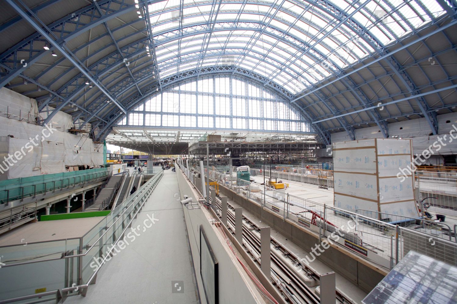 Inside New Eurostar Terminal St Pancras Editorial Stock Photo - Stock ...