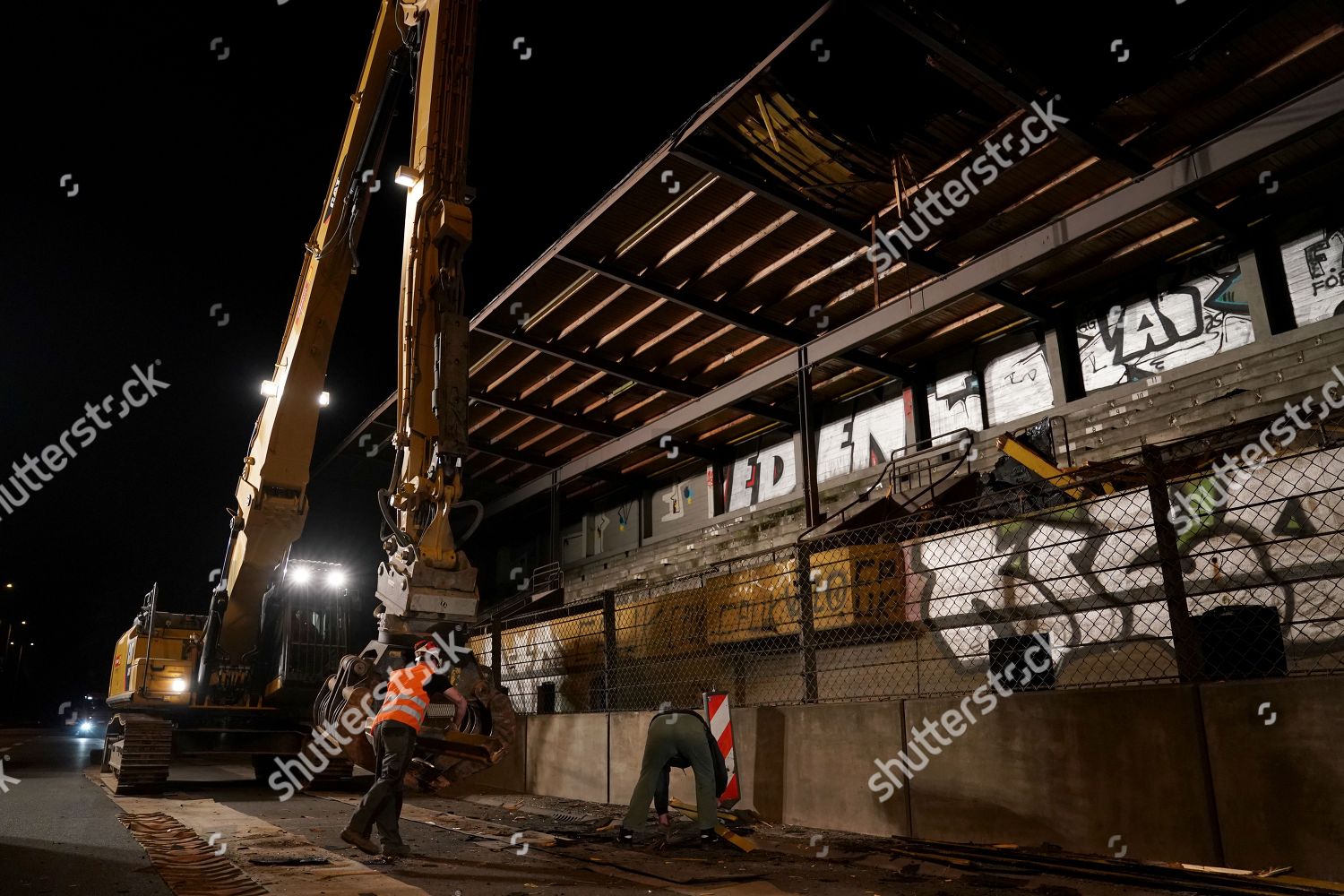 Construction Workers Use Demolition Excavators Remove Editorial Stock ...