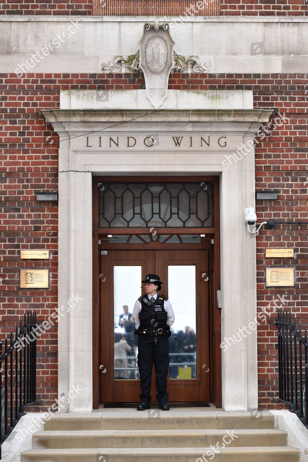Police Officer Stands Entrance Lindo Wing Editorial Stock Photo - Stock ...
