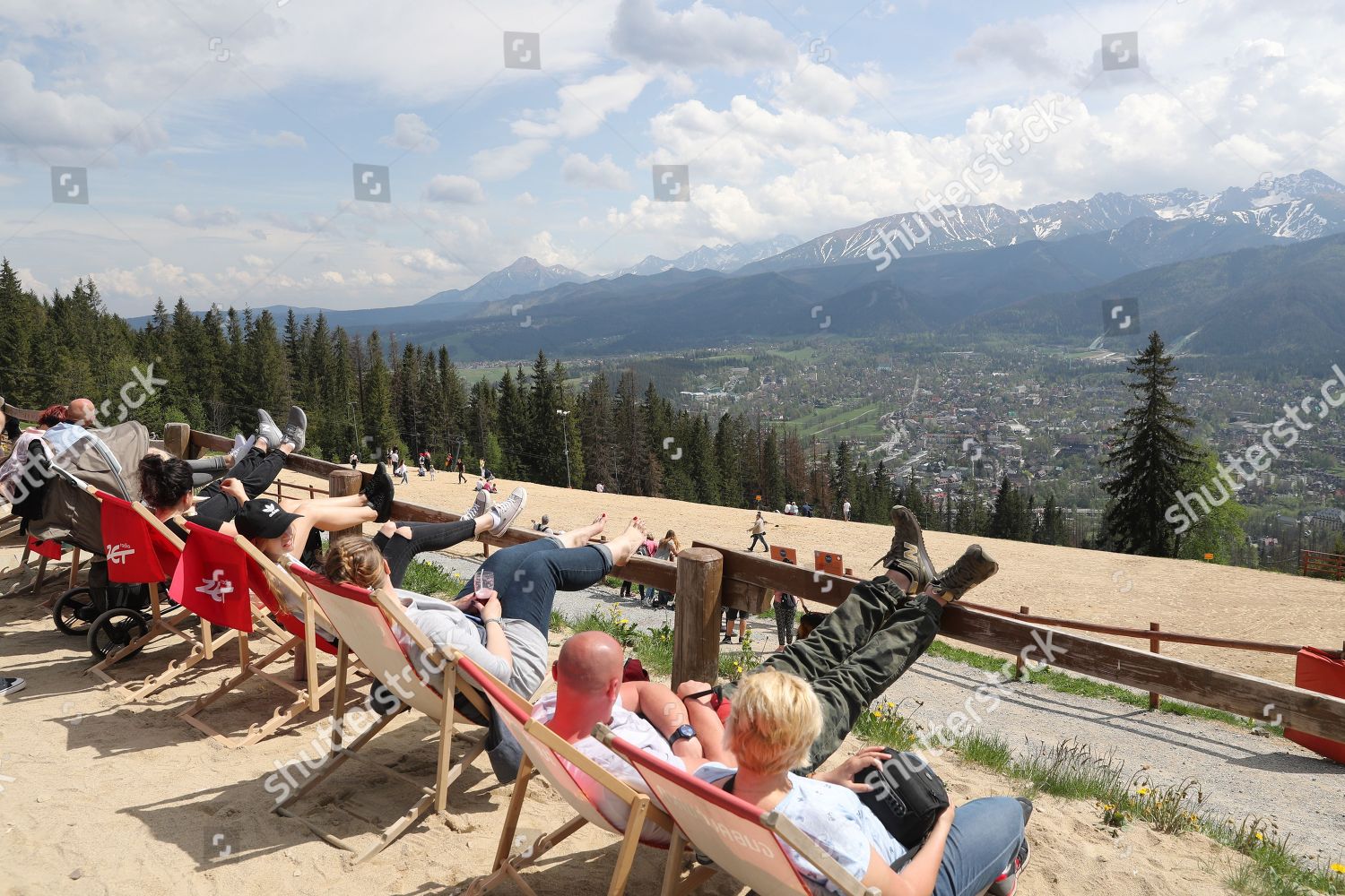 People Enjoy Warm Weather Gubalowka Zakopane Editorial Stock Photo ...