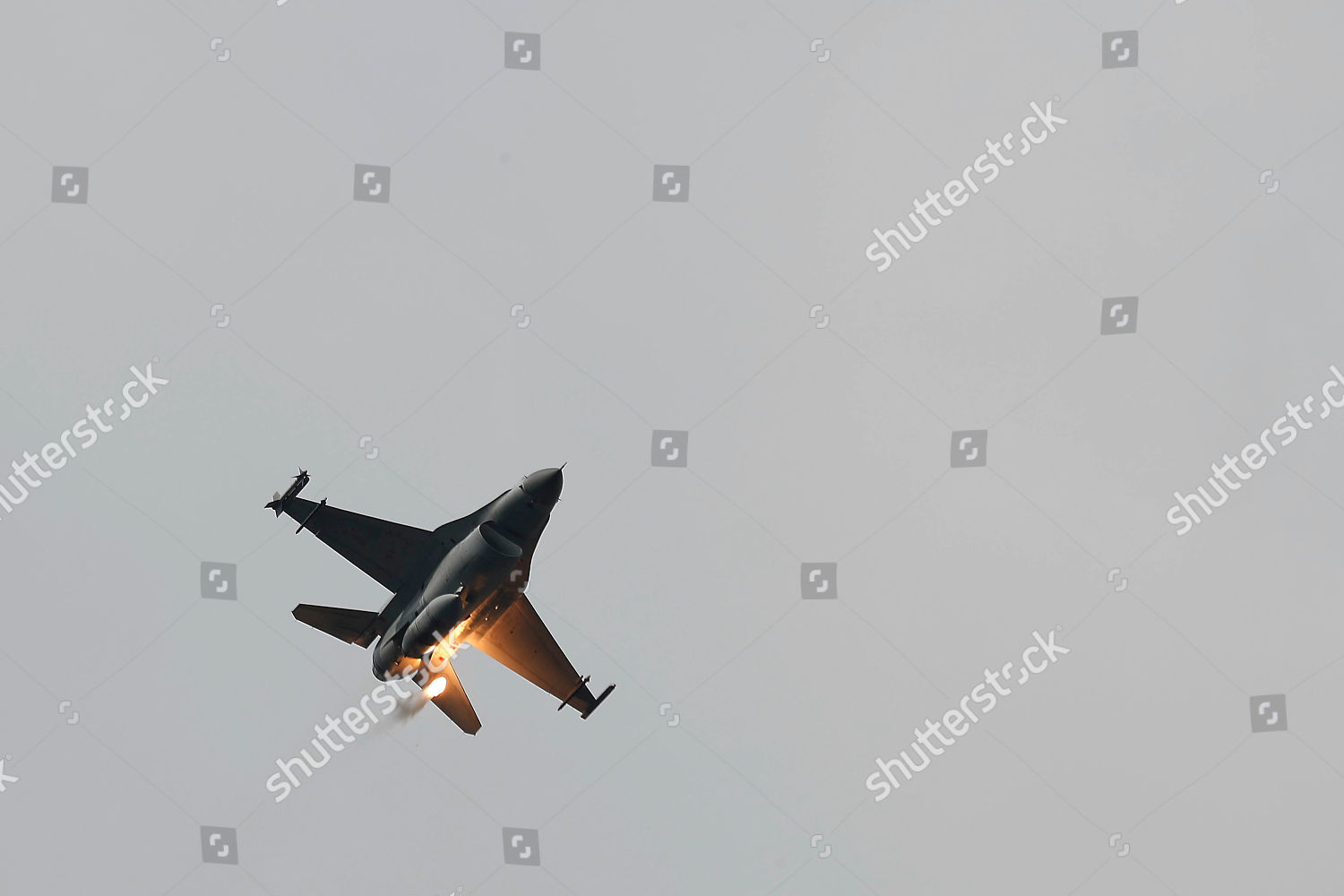 Taiwanese F16 Fighter Jet Fires Performs Editorial Stock Photo - Stock ...