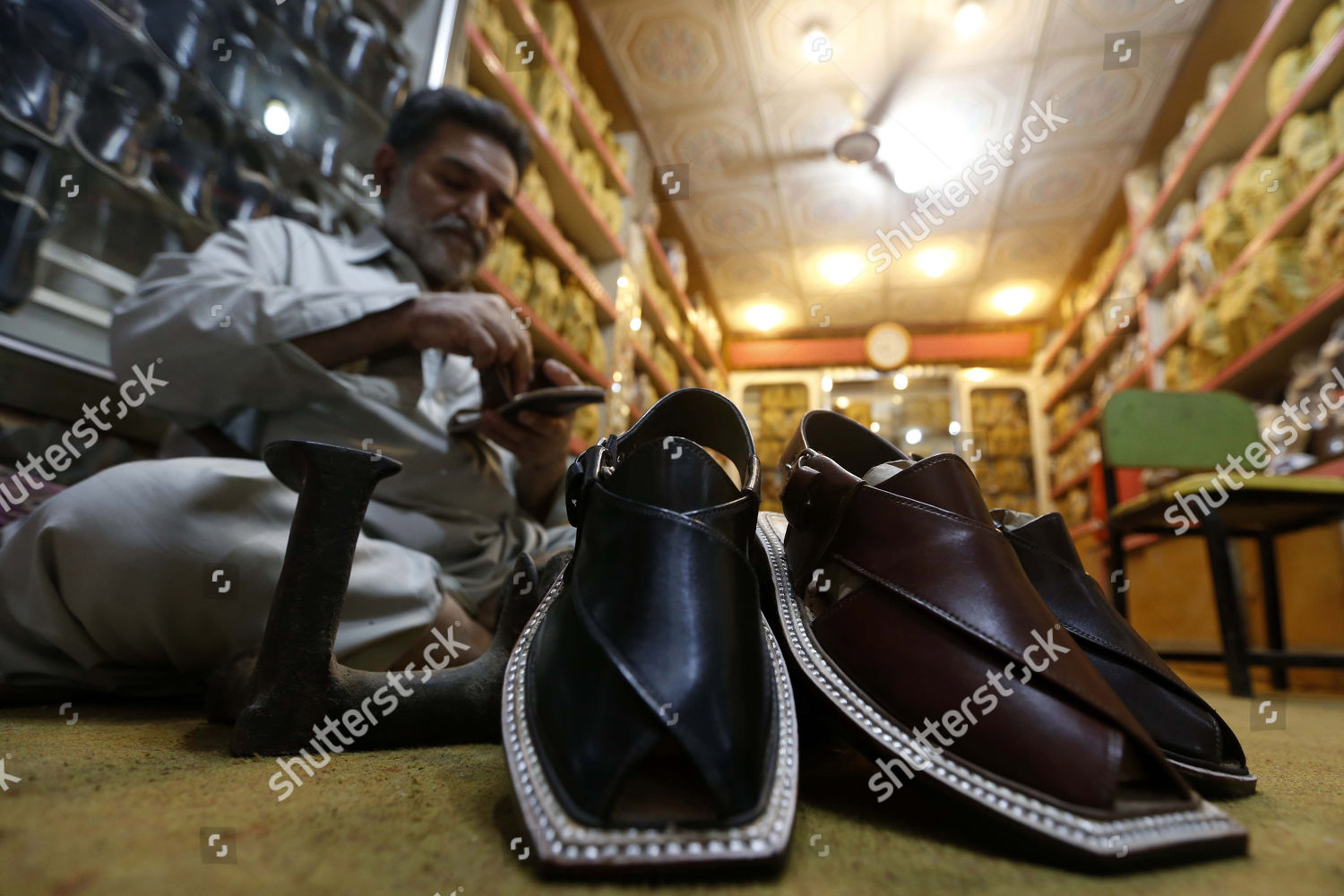 Pakistani Cobbler Makes Traditional Peshawari Chapal Editorial Stock ...