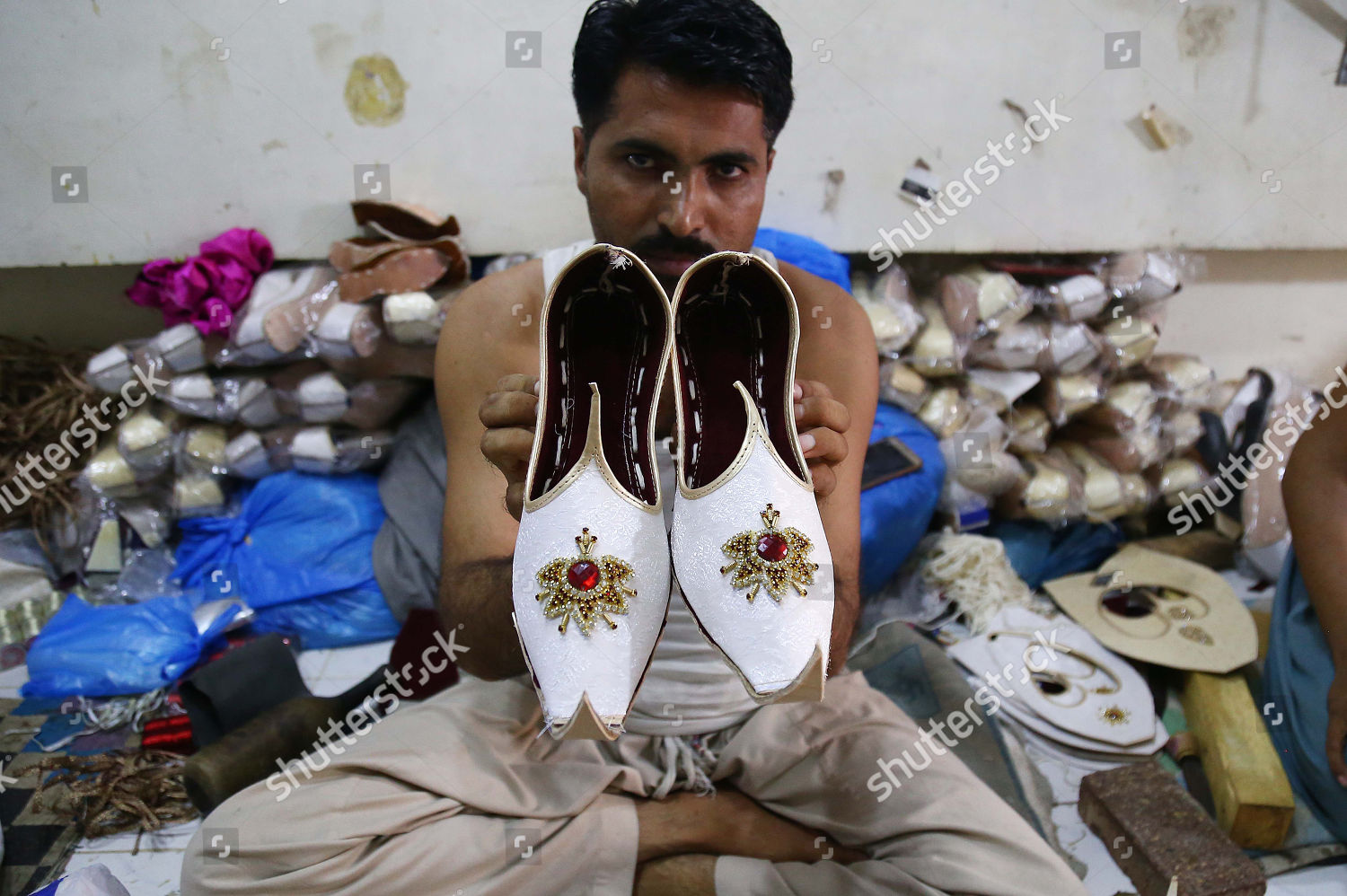 Pakistani Cobbler Makes Traditional Khussa Shoes Editorial Stock Photo ...