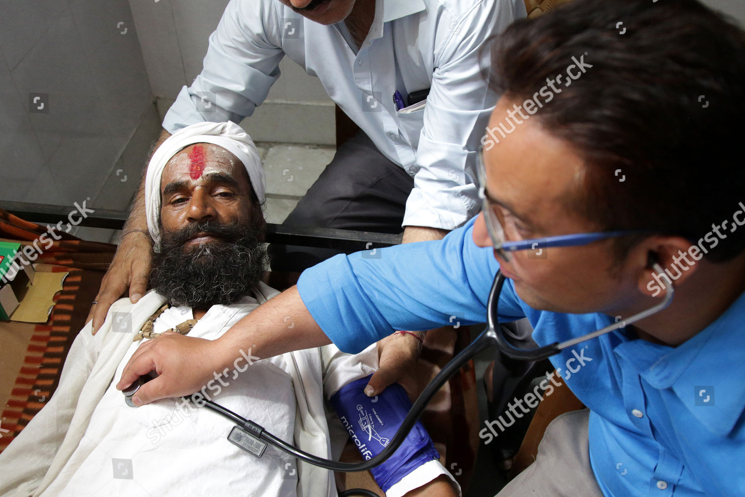 Indian Paramedical Staff Members Examine Hindu Editorial Stock Photo ...