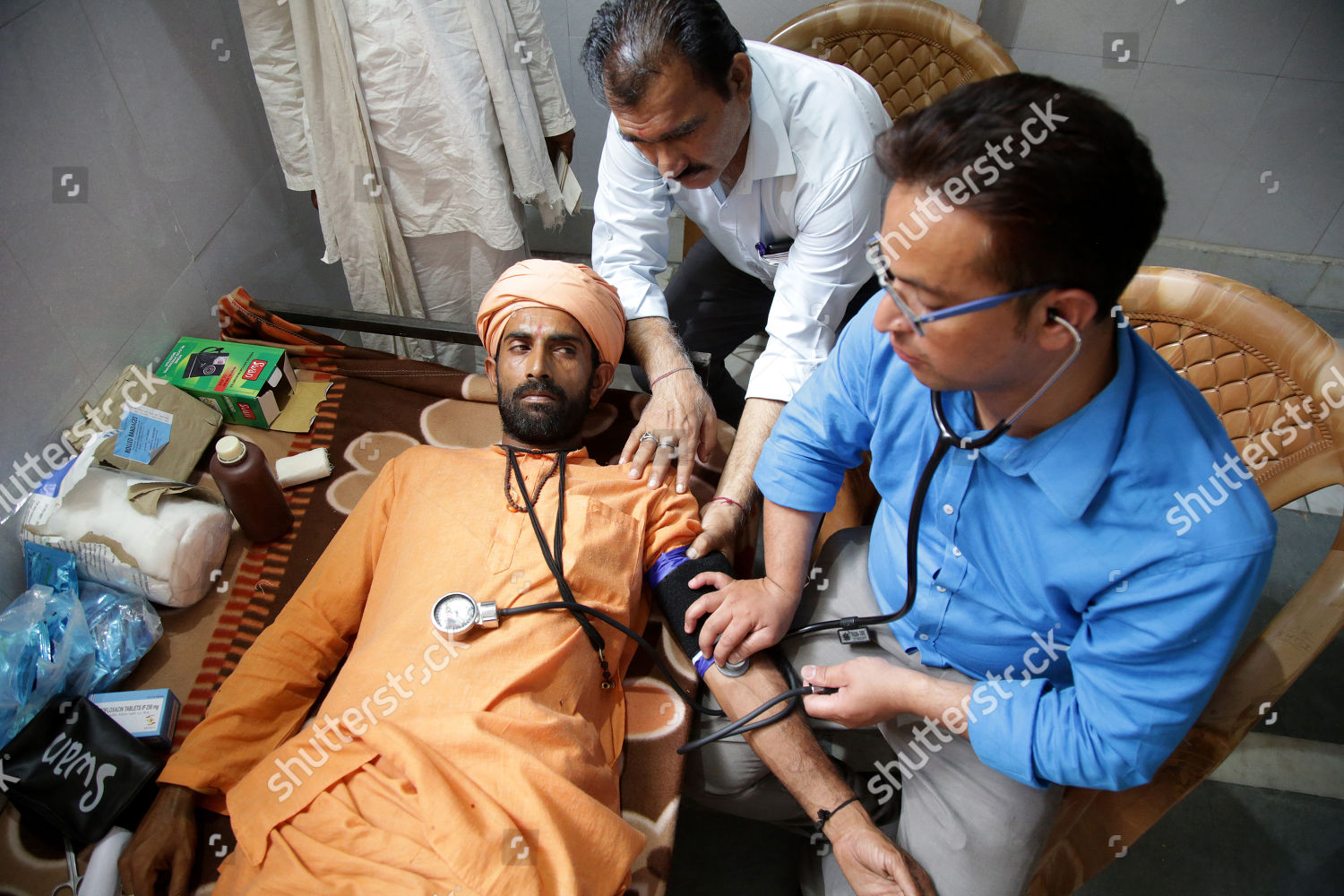 Indian Paramedical Staff Members Examine Hindu Editorial Stock Photo ...