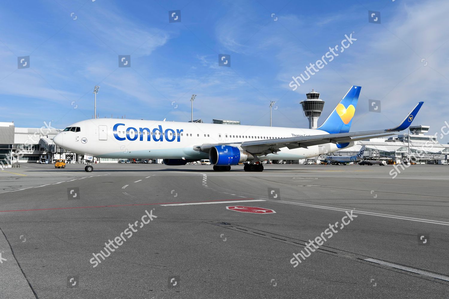 Condor Boeing B737 Taxiing Front Terminal Editorial Stock Photo - Stock ...