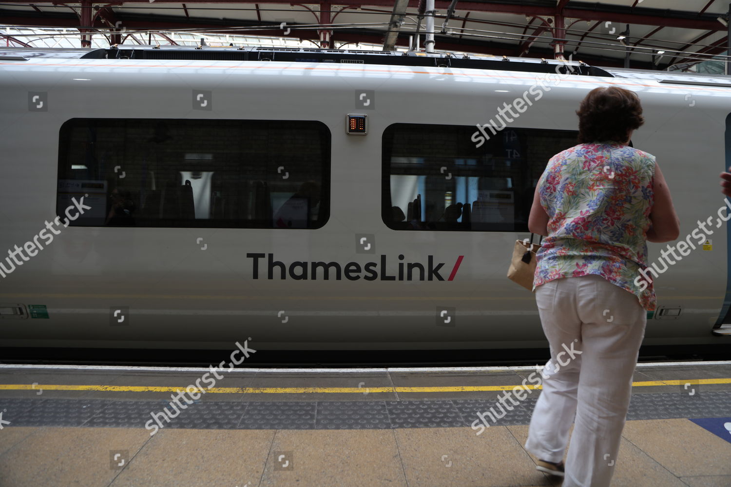 Thameslink Train Farringdon Station Editorial Stock Photo - Stock Image ...