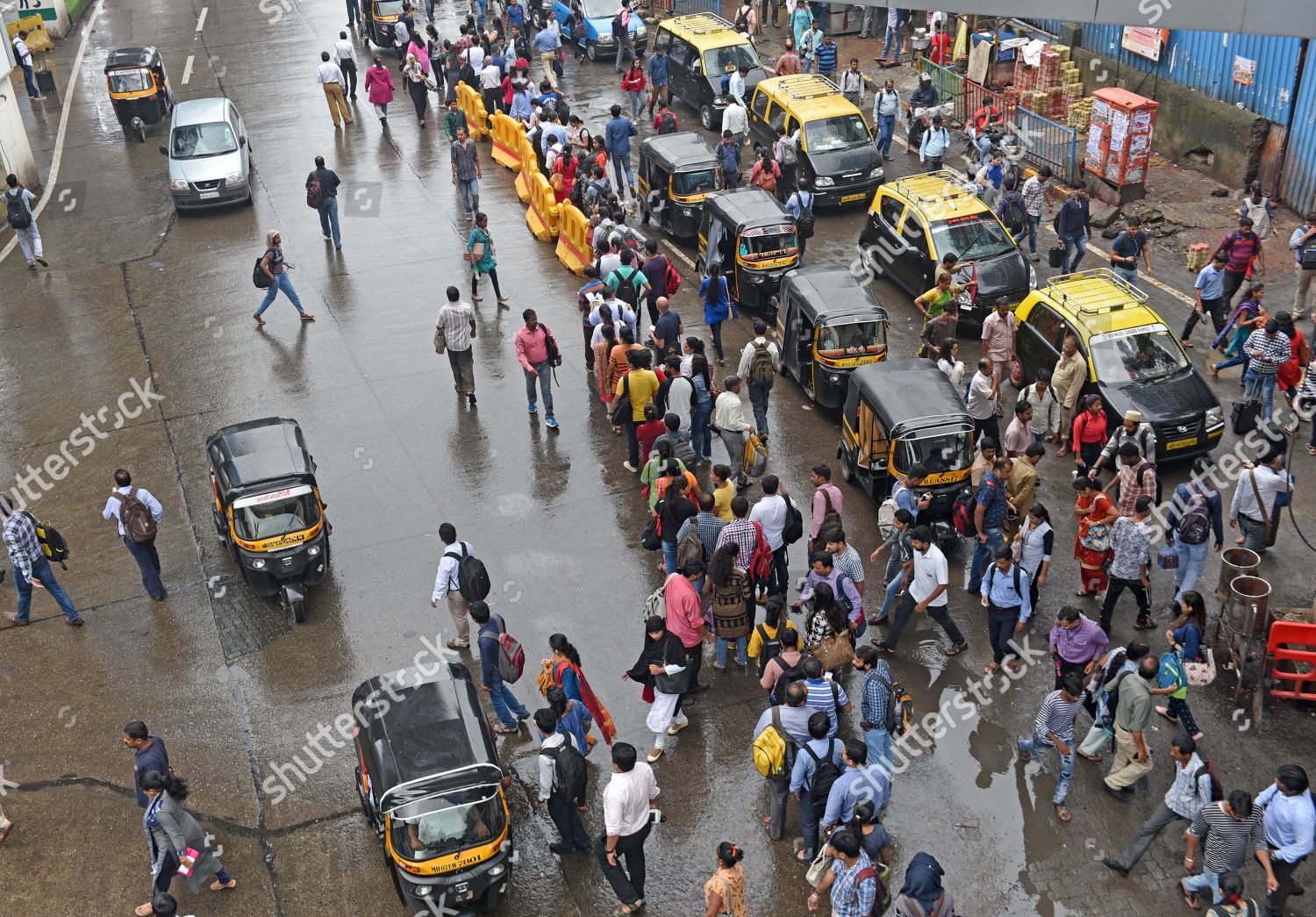 People Waiting Line Buses Auto During Editorial Stock Photo - Stock ...