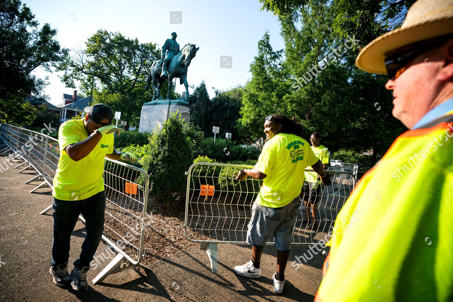 State Workers Set Fencing Around Statue Editorial Stock Photo - Stock ...
